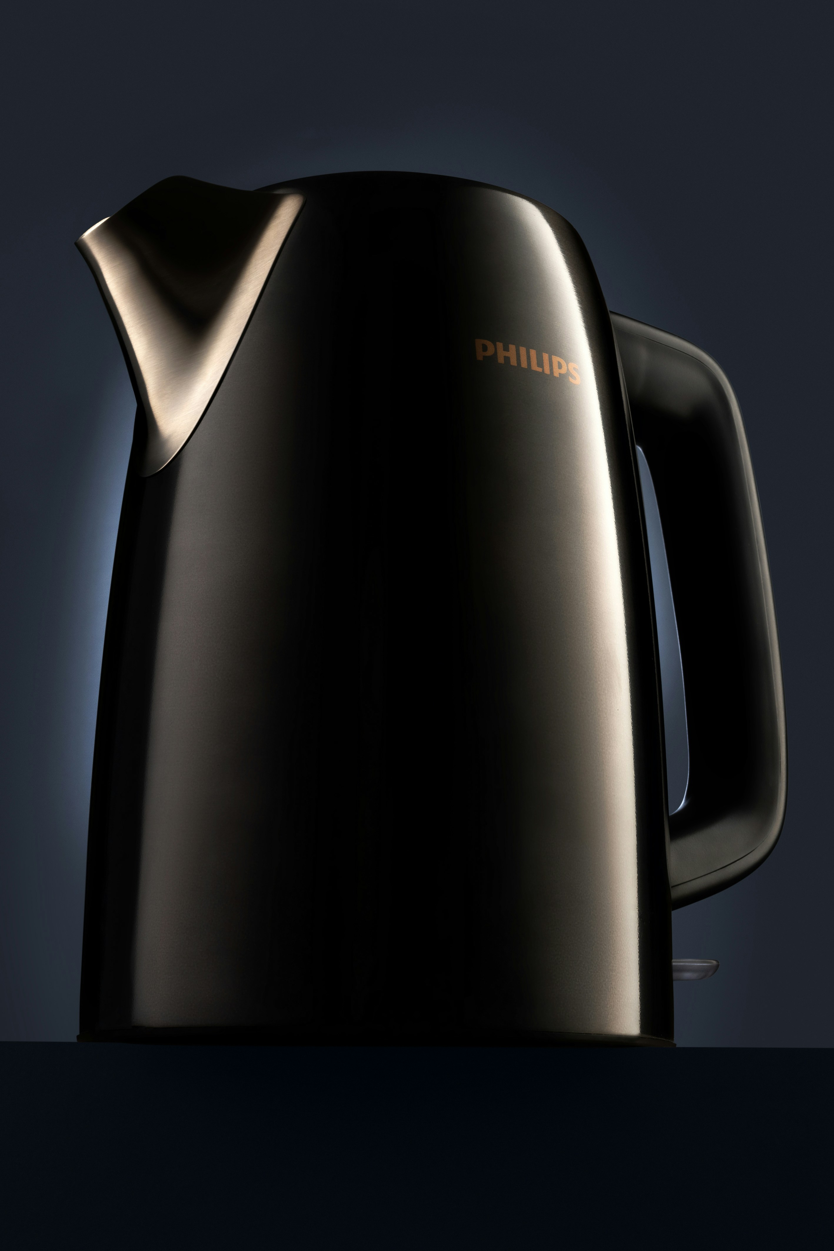 A sleek, black philips electric kettle is pictured. photo – Free ...