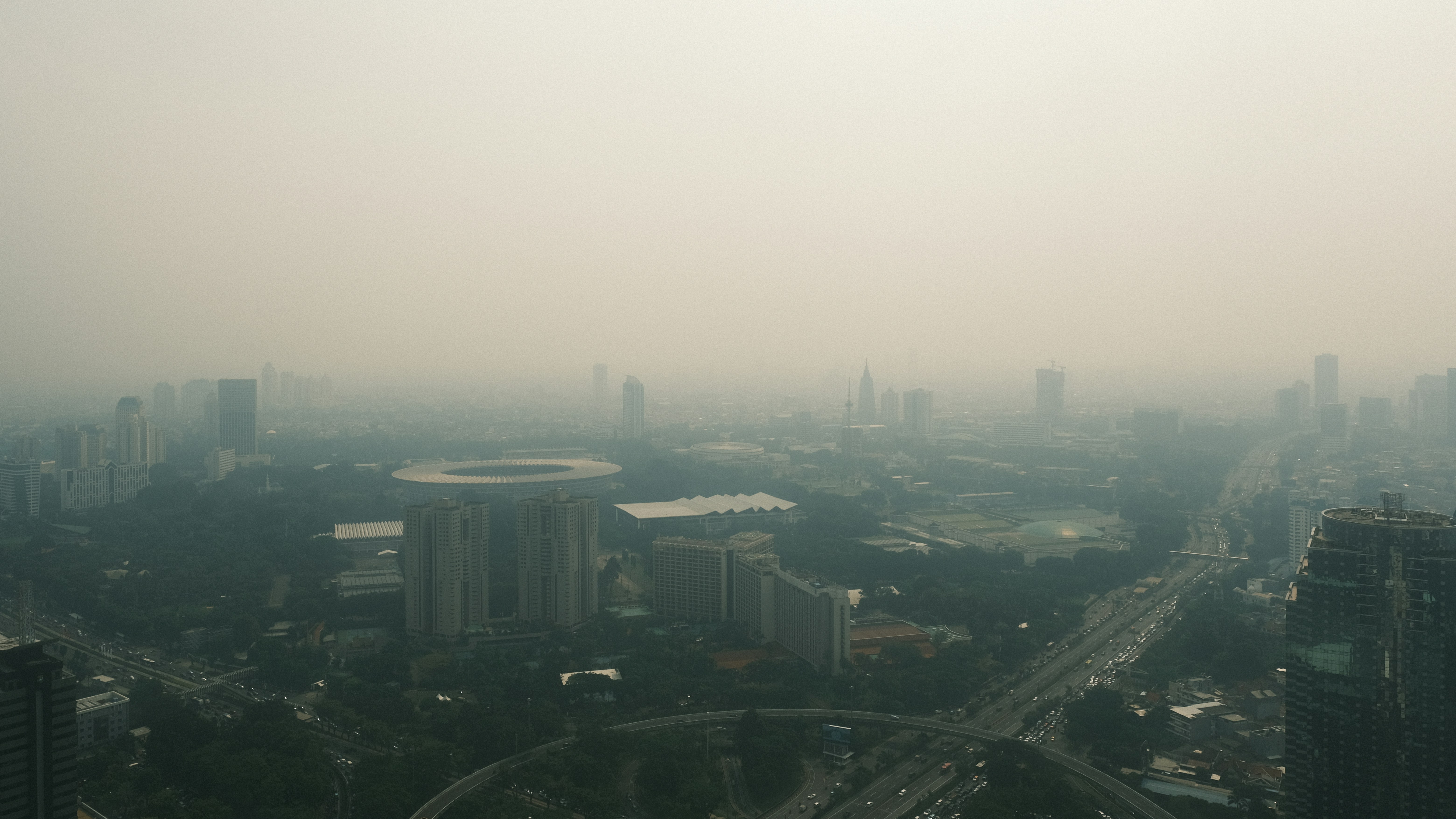 Hazy cityscape with obscured buildings and roads. photo – Free Building ...
