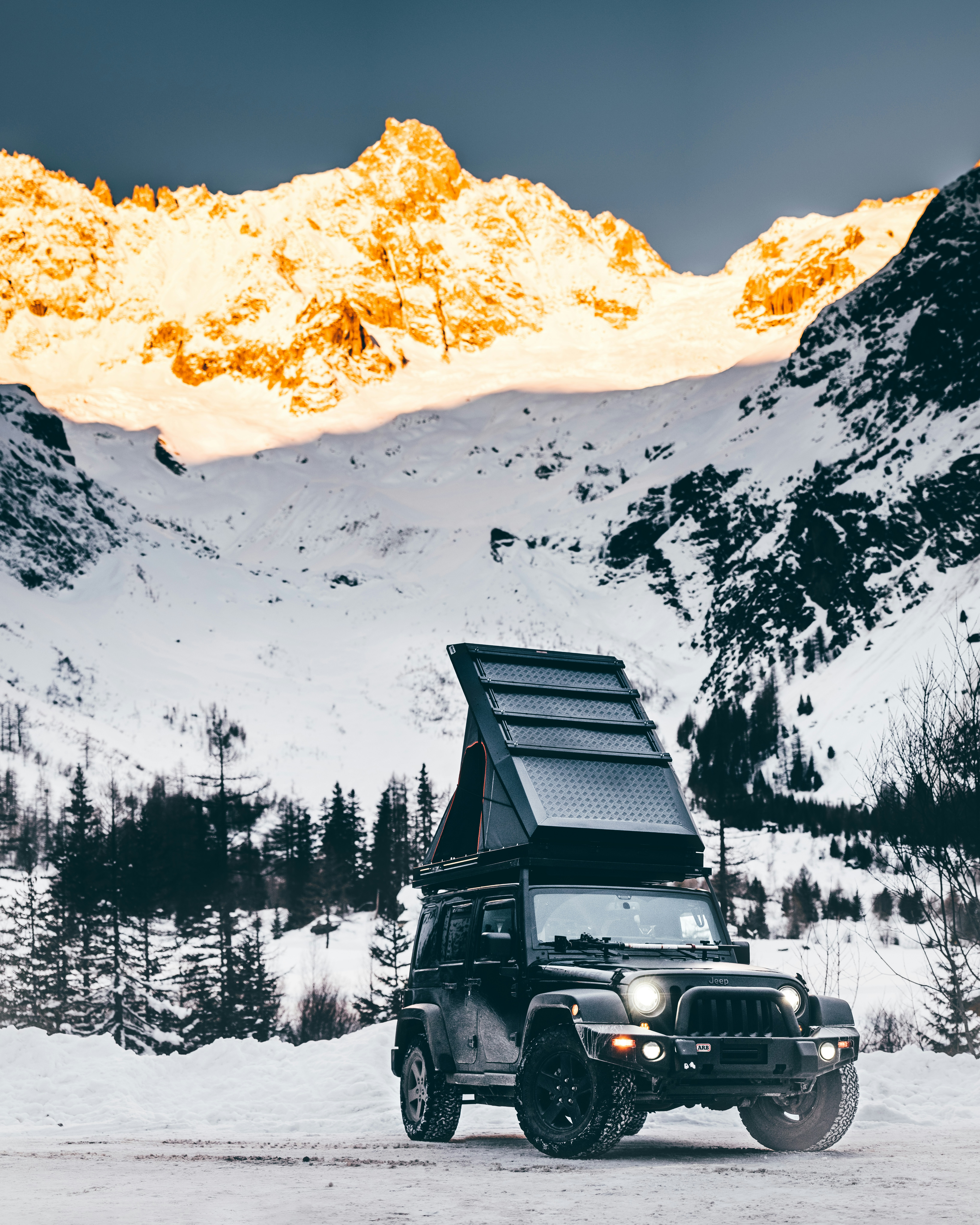 A camper van parked in a snowy mountain landscape. photo – Free Snow ...