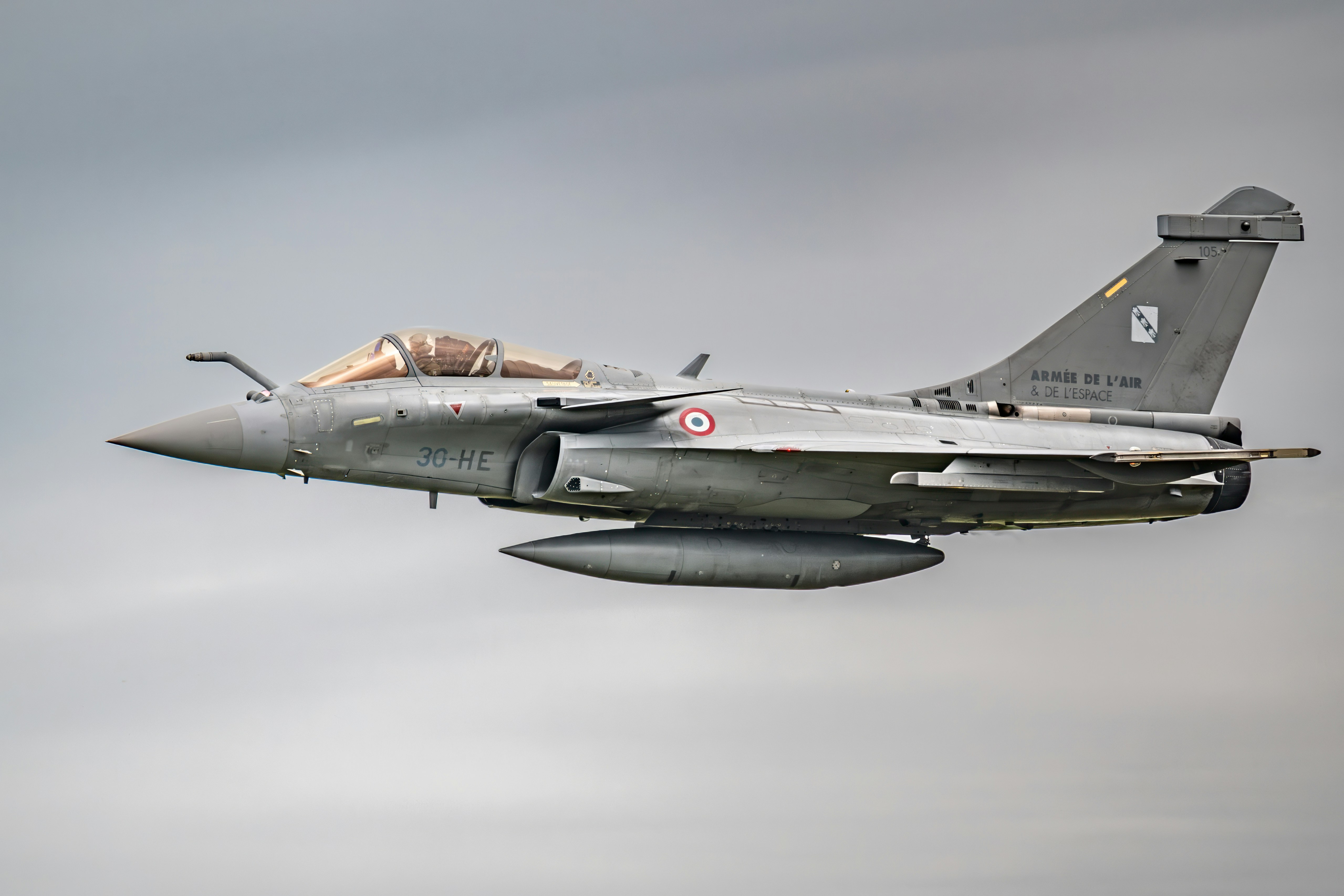 A french rafale fighter jet soars in the sky. photo – Free Human Image ...