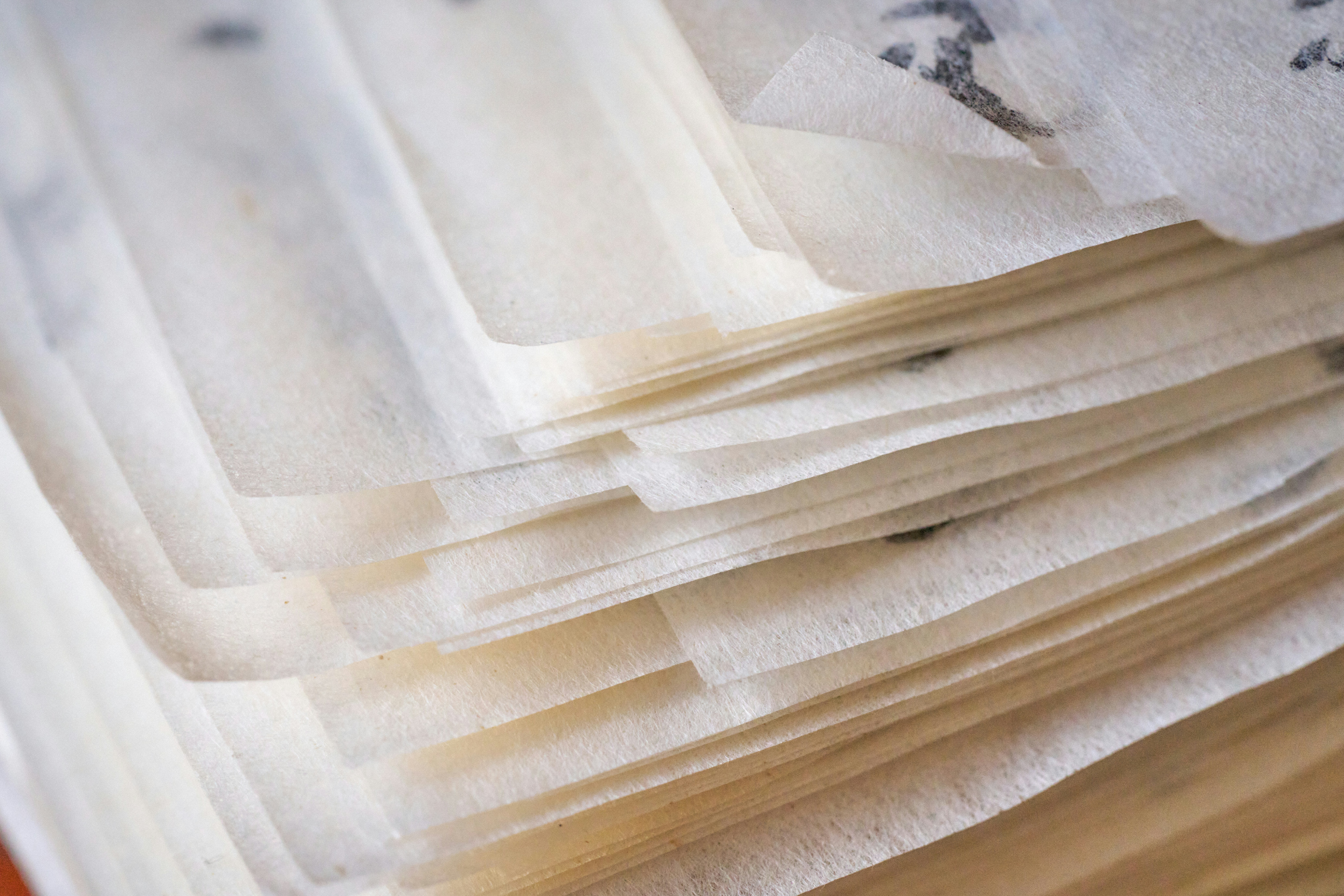 A stack of thin, layered papers. photo – Free Paper Image on Unsplash
