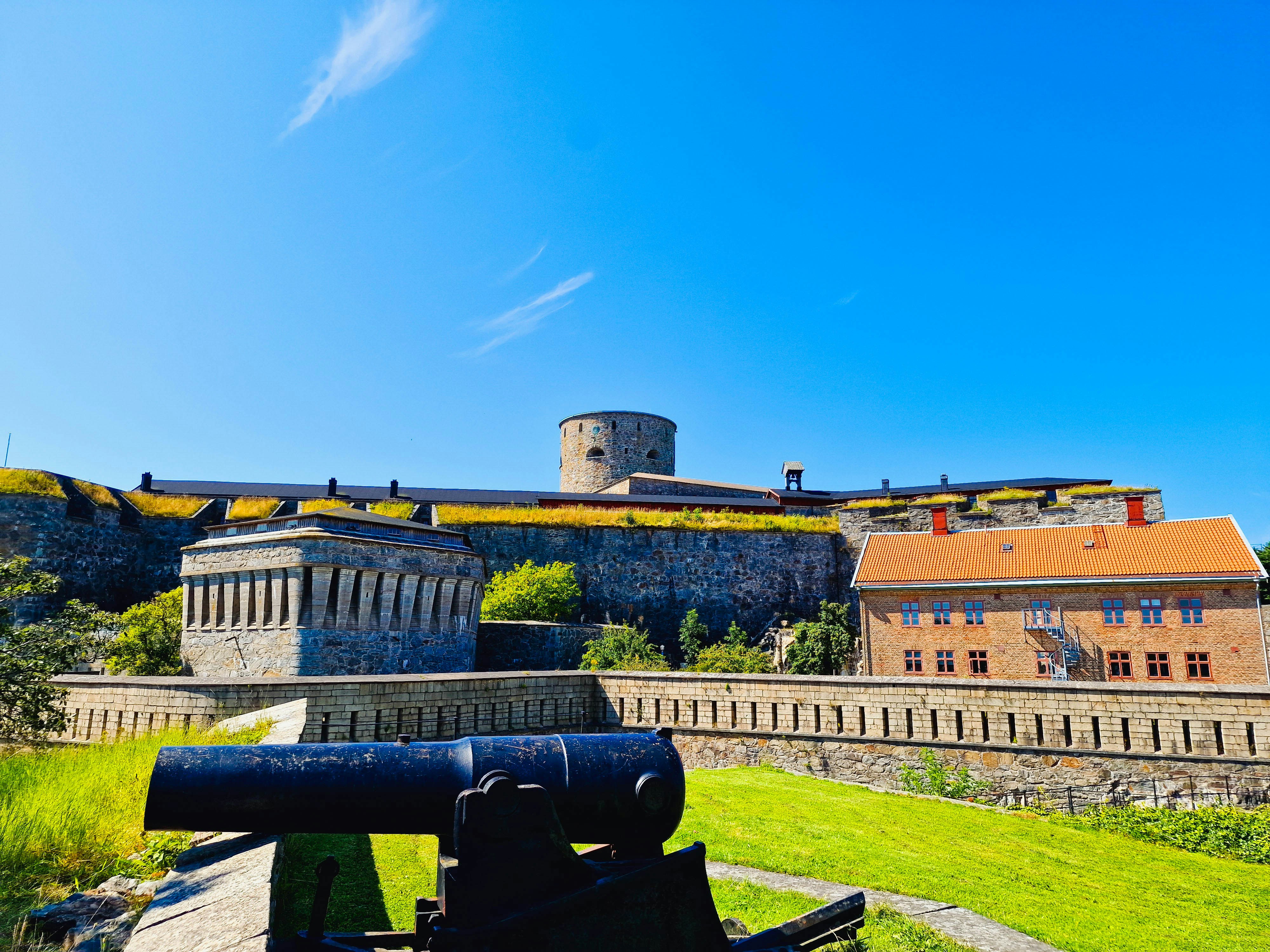 A fortress sits under a bright blue sky. photo – Free Fort Image on ...
