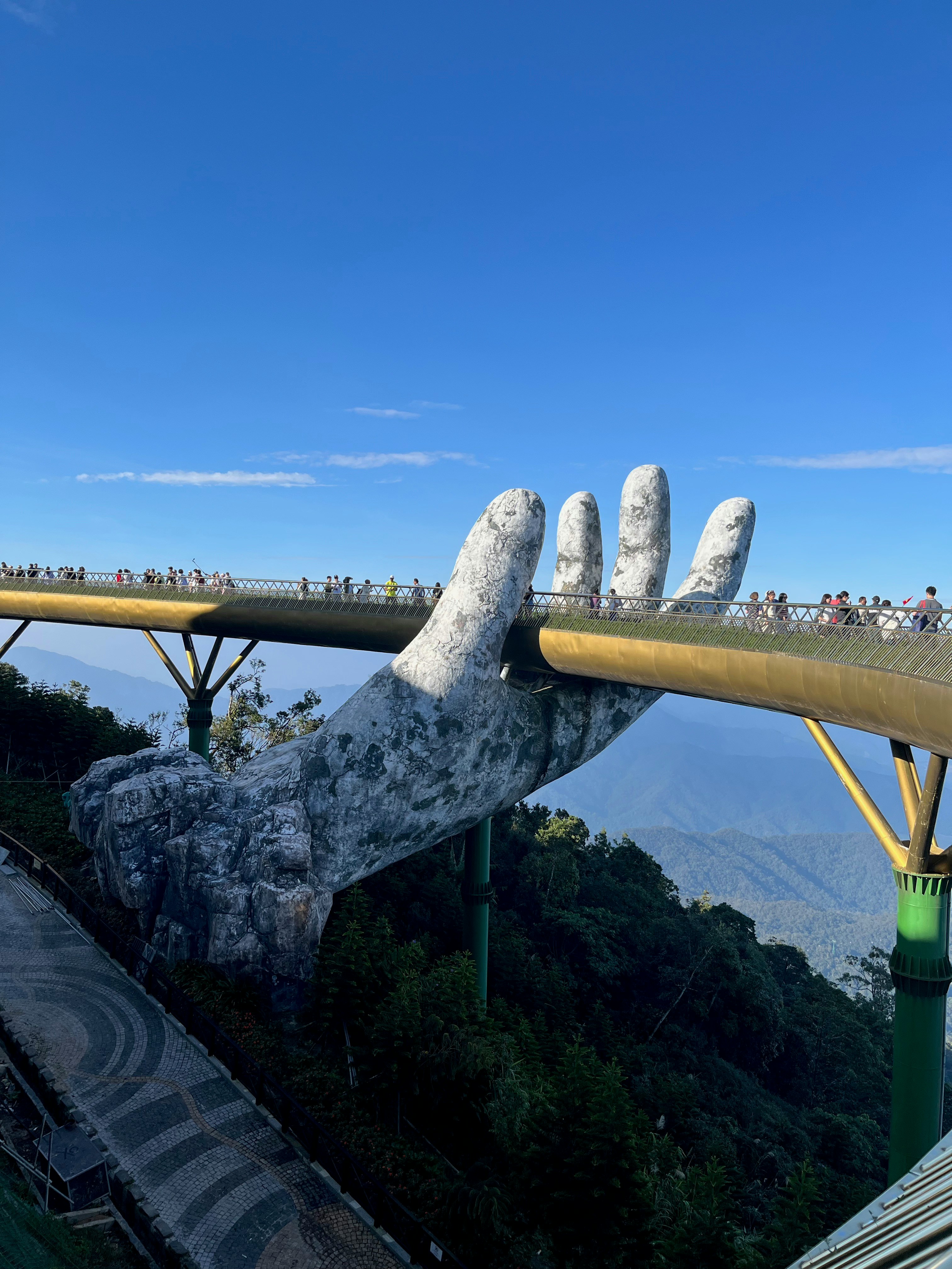Golden bridge held by giant hands. photo – Free Da nang Image on Unsplash