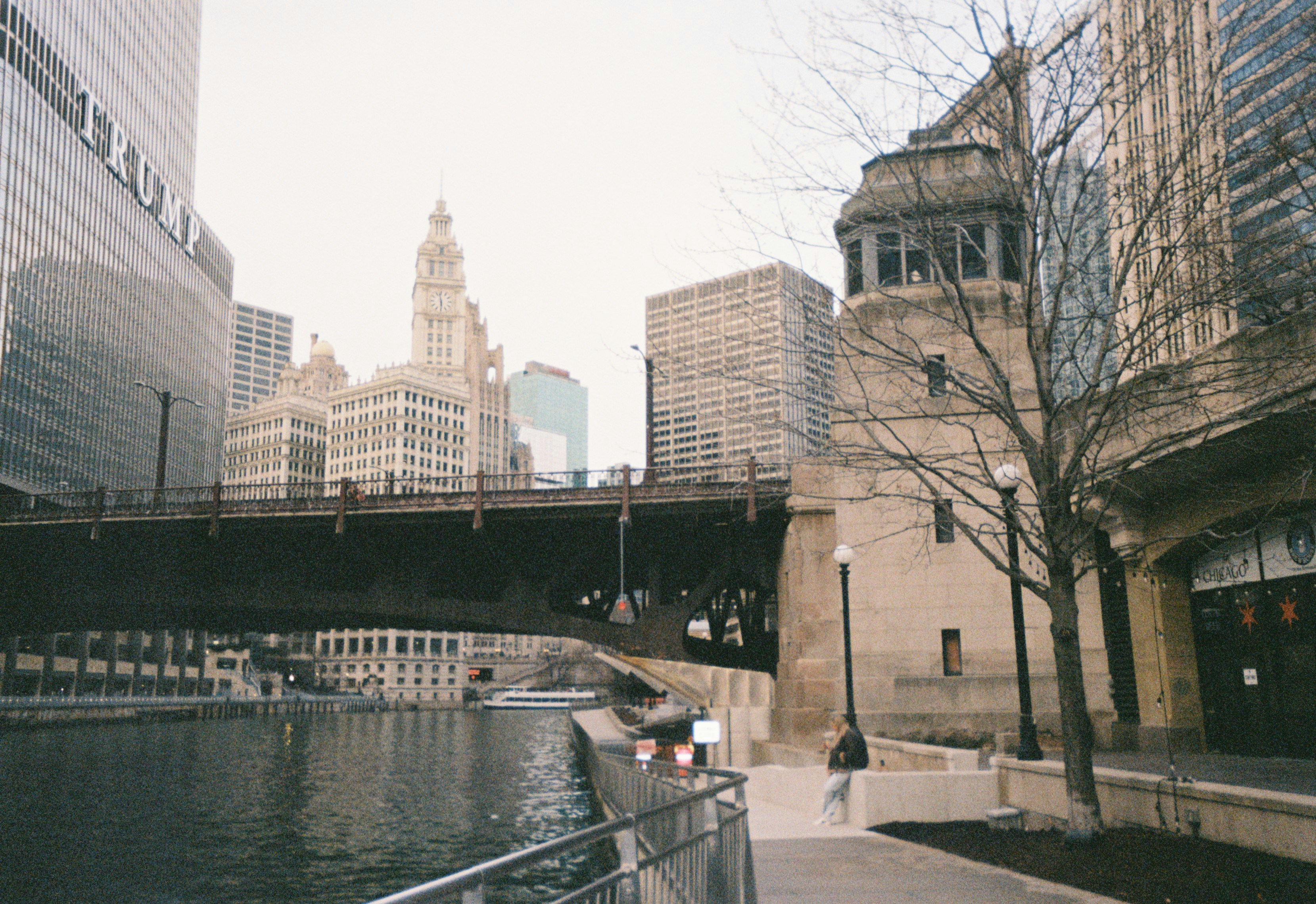 Chicago river flows under bridges and buildings. photo – Free Building ...