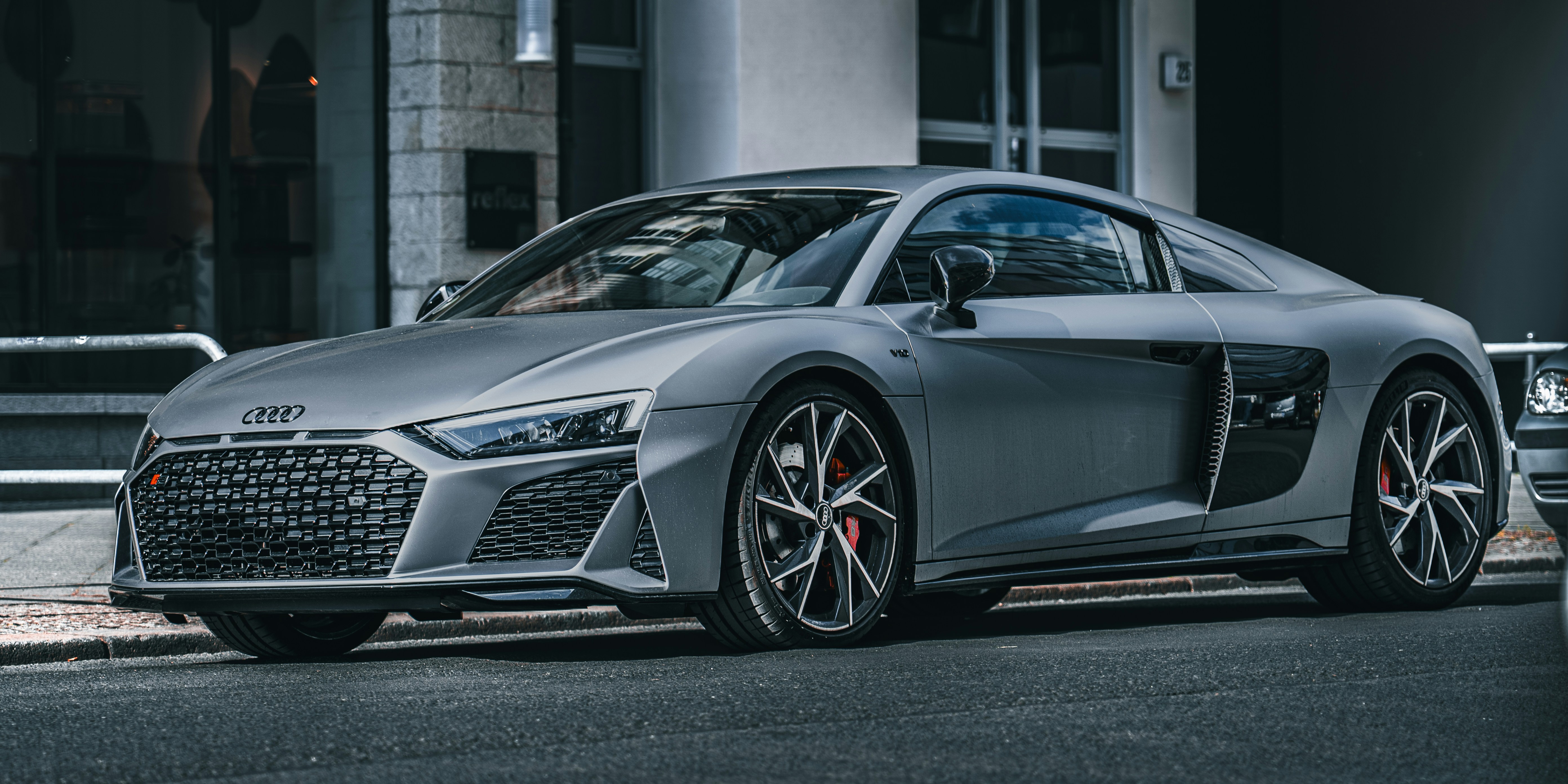 A silver audi r8 sports car. photo – Free Car Image on Unsplash