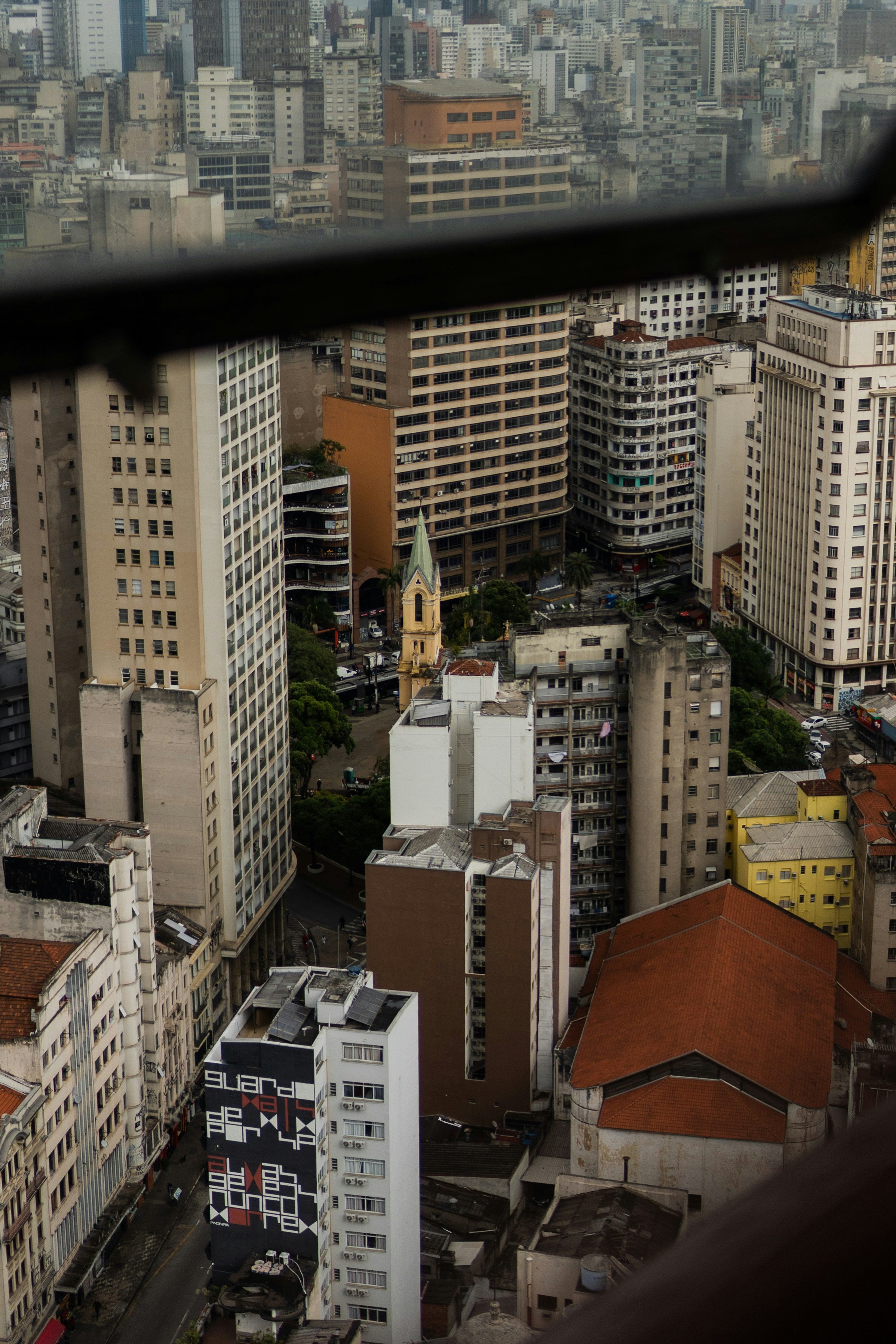 A vista de pájaro de una ciudad ajetreada. foto – Imagen de Edificio gratuita en Unsplash