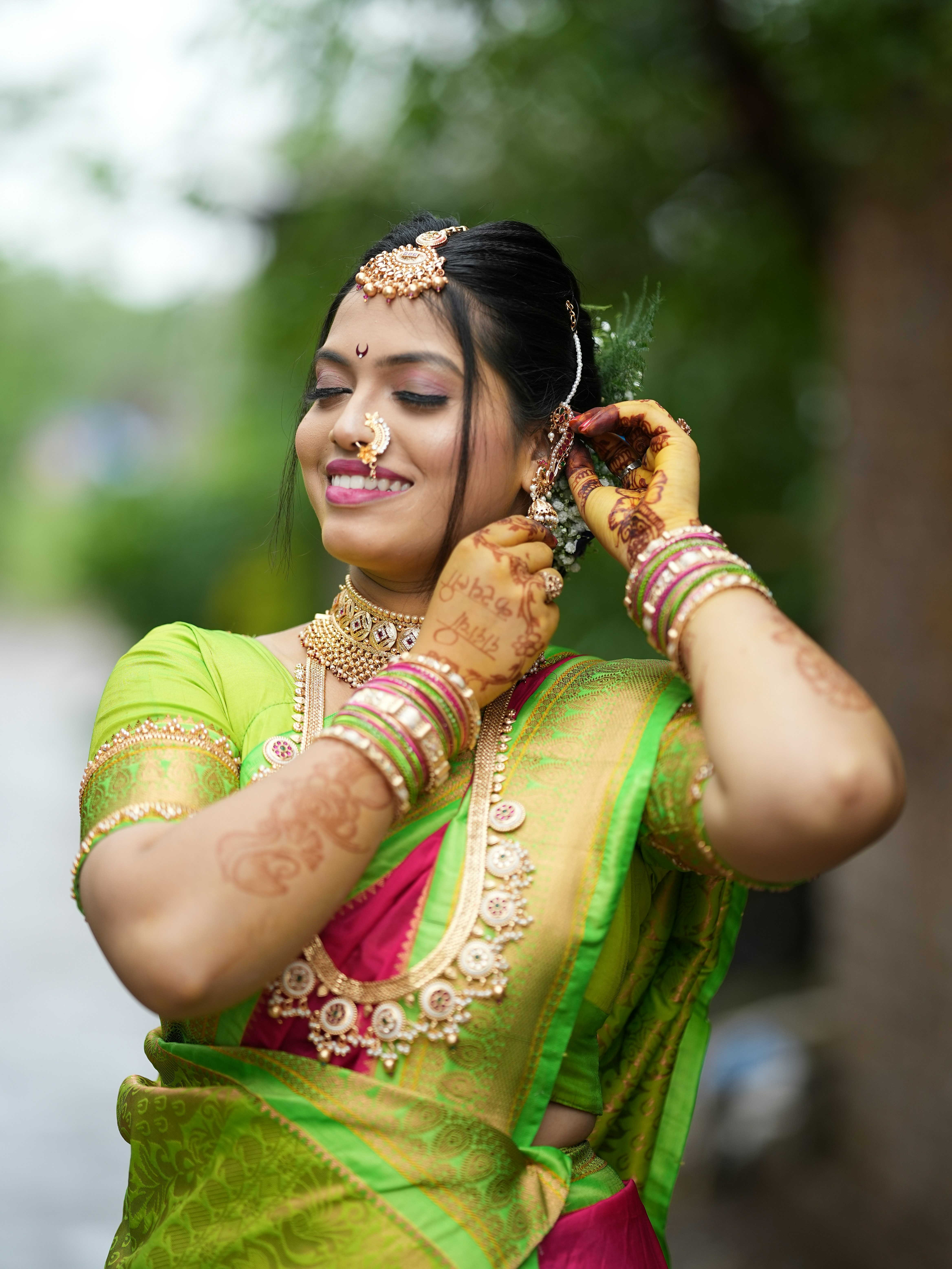A smiling bride adjusts her earrings. photo – Free Woman Image on Unsplash