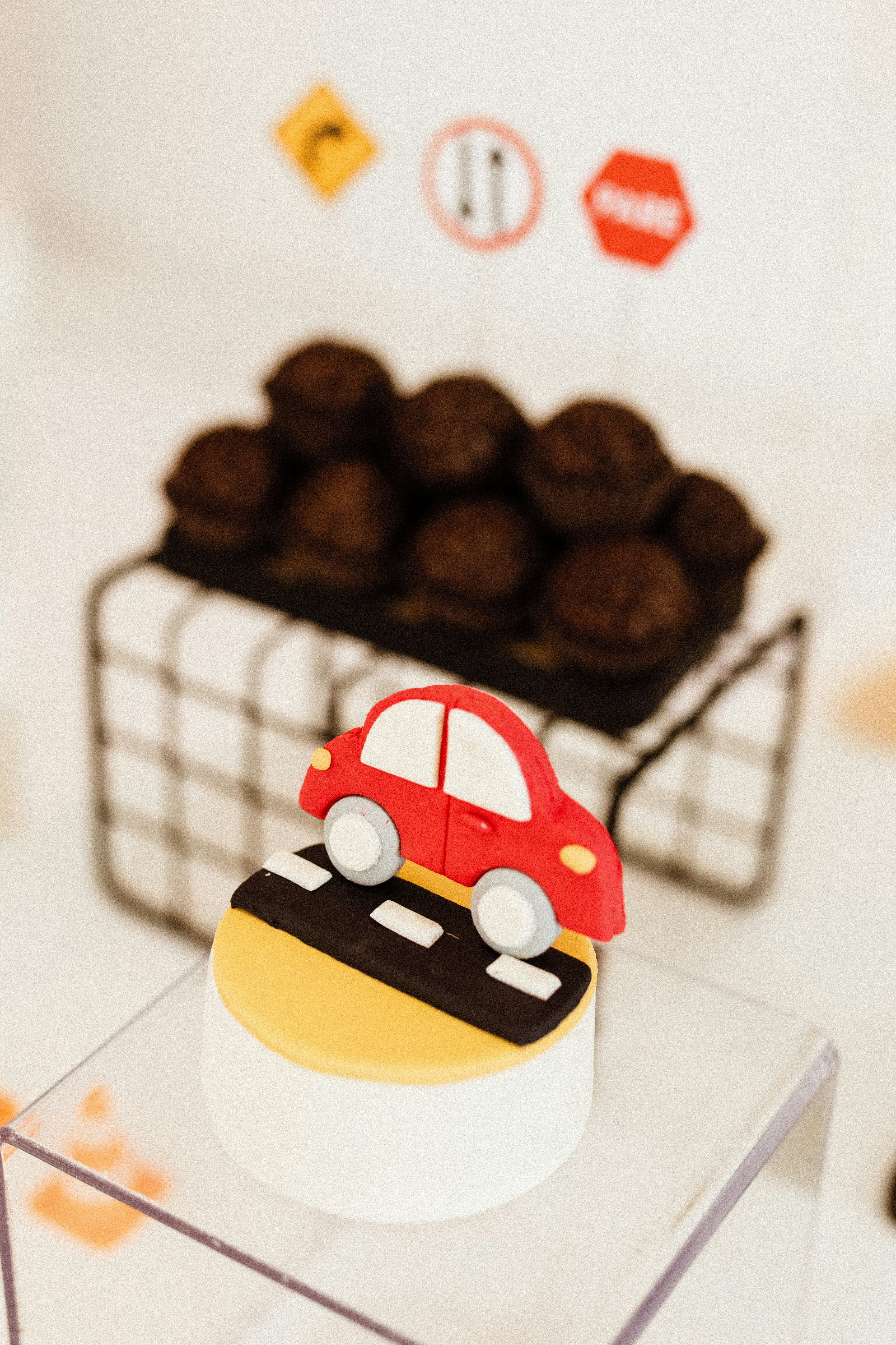 Miniature Road Trip: A Car-Top Bakery Delivers Sweet Surprises