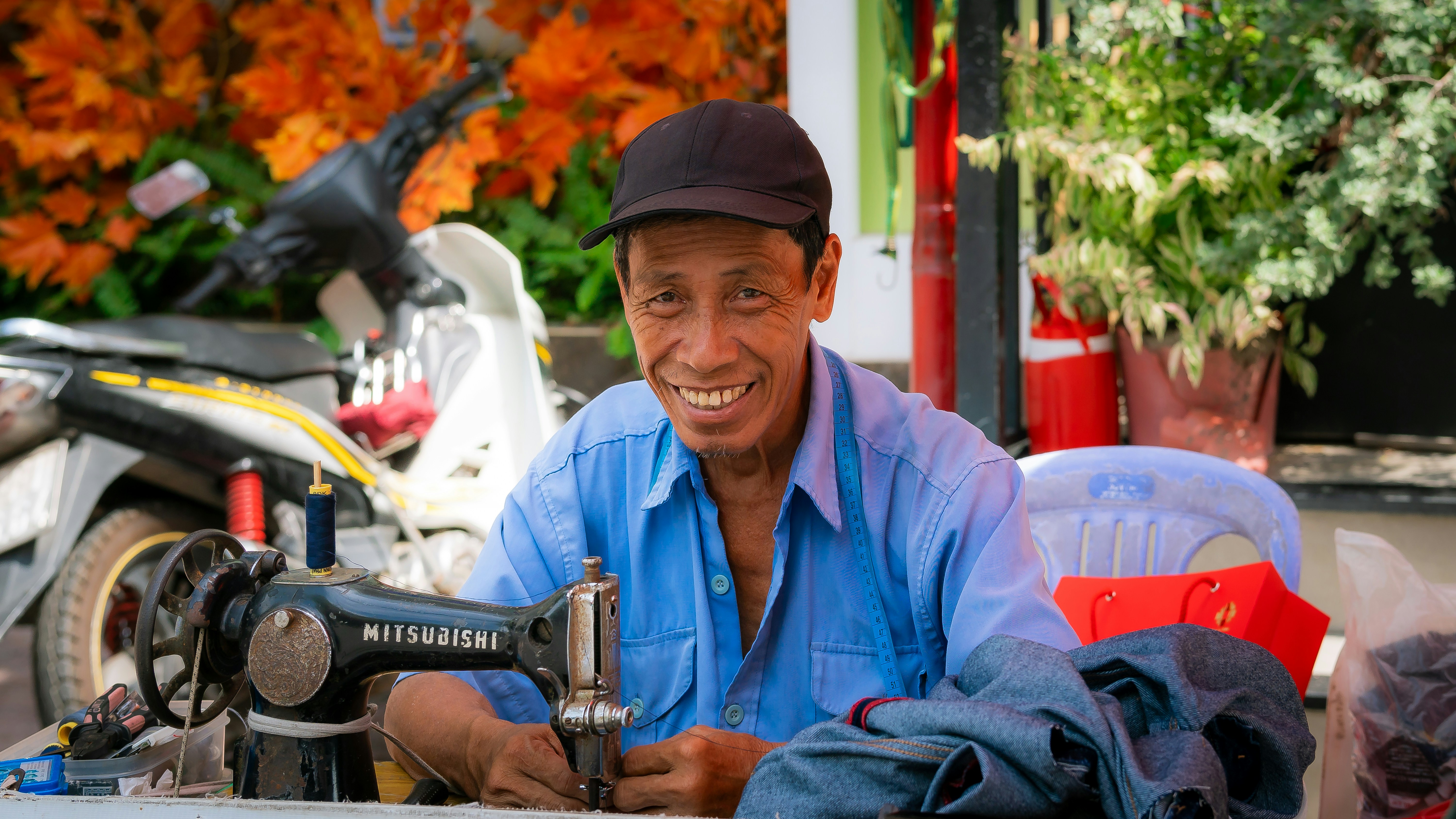 Market Threadwork: A Smile Behind the Vintage Sewing Machine