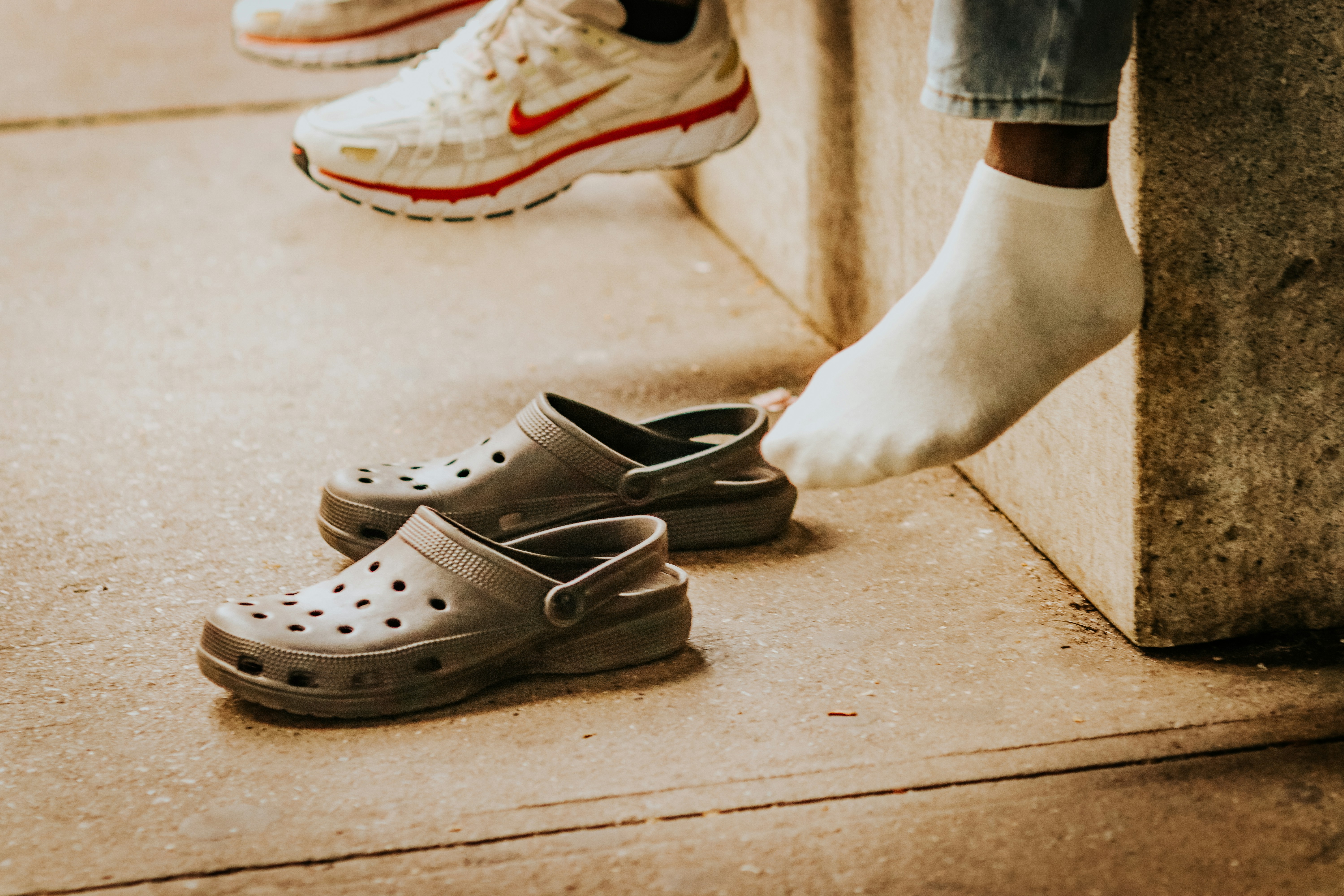 Crocs, shoes, and a foot with a sock. photo – Free Shoe Image on Unsplash