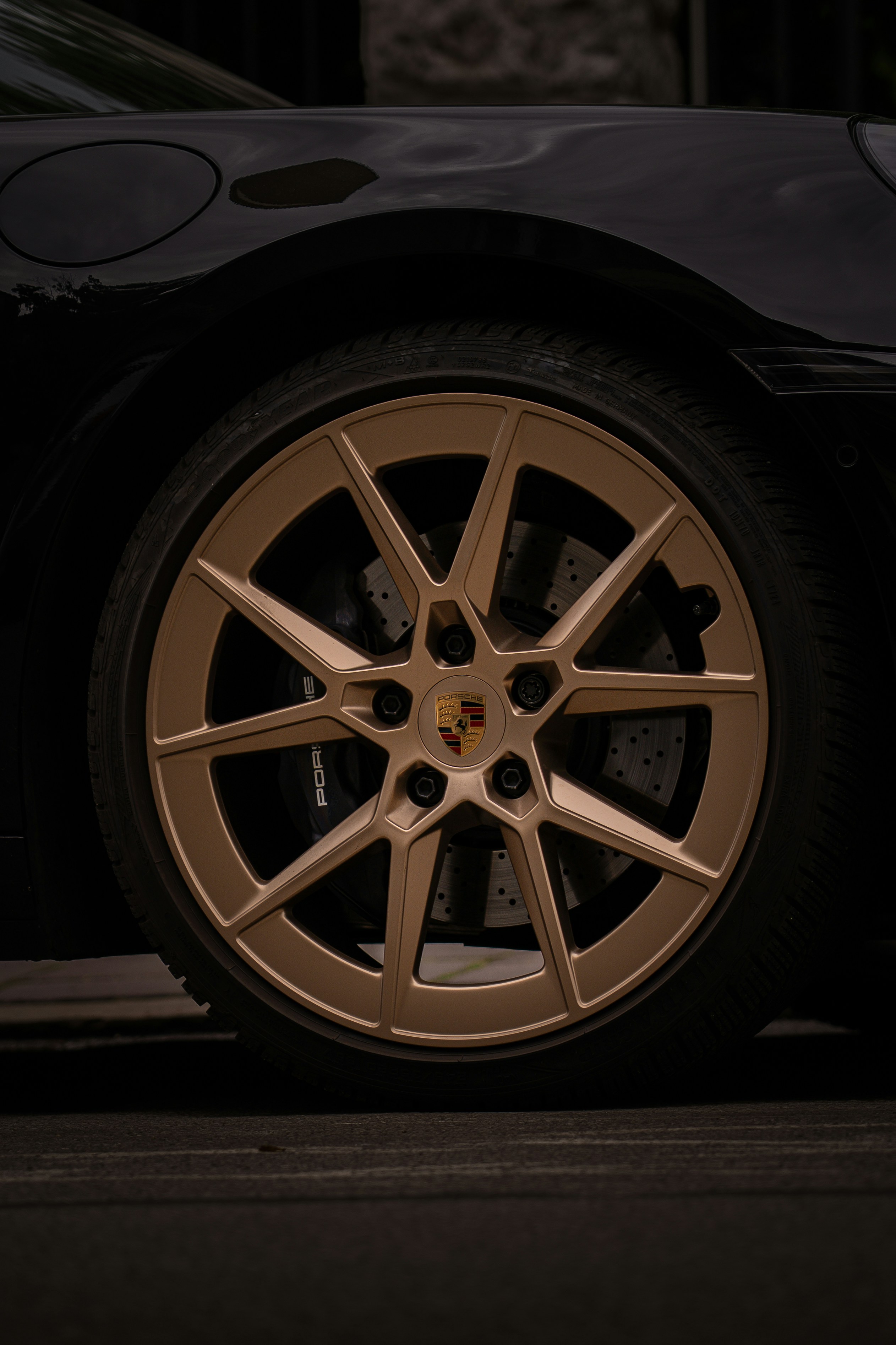 Bronze Bloom: Close-up of a Porsche wheel with multi-spoke bronze alloy