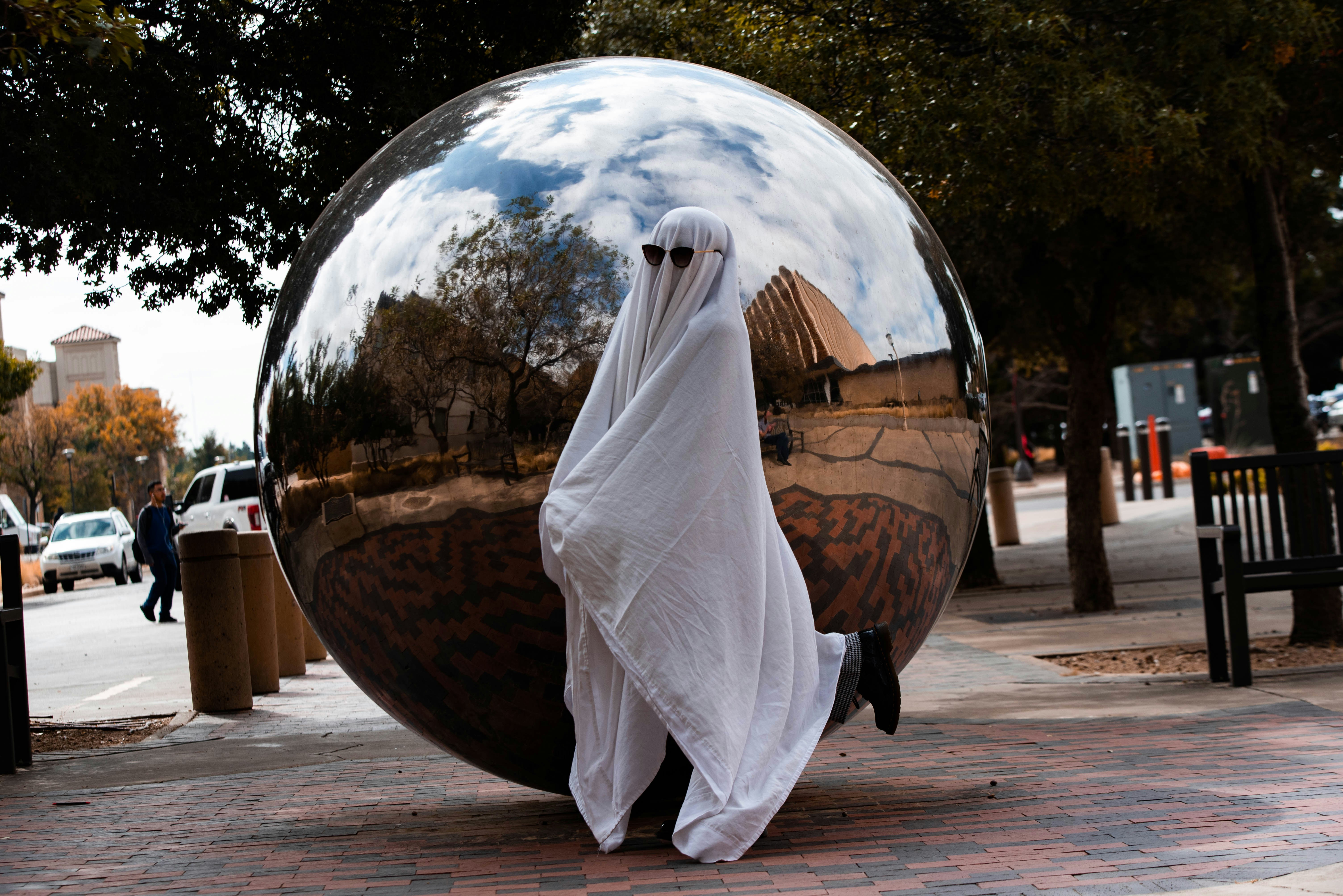 Phantom Reflection: A Playful Encounter with Art