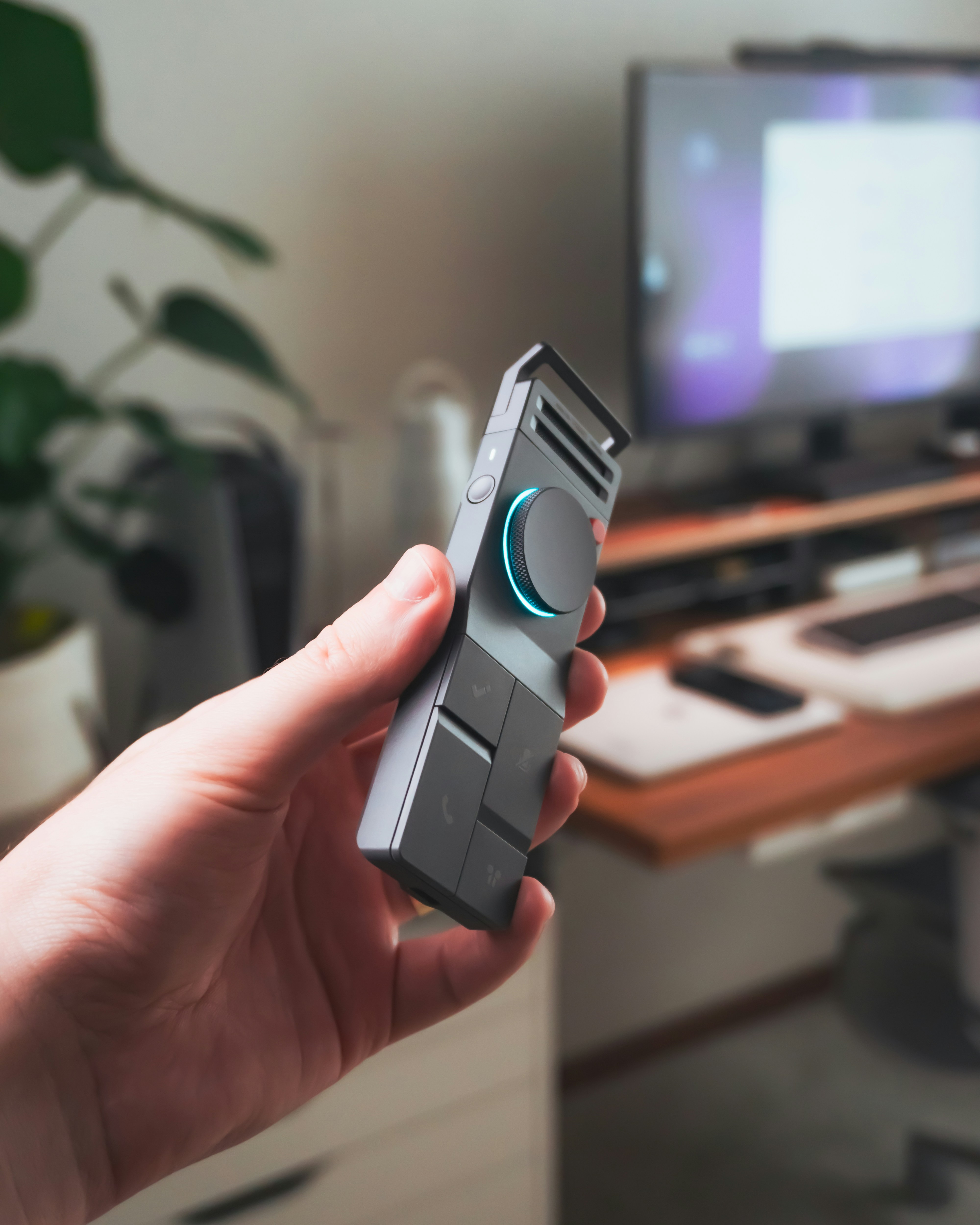 Grip and Glow: A Retro Micro-Device Illuminates the Living Room