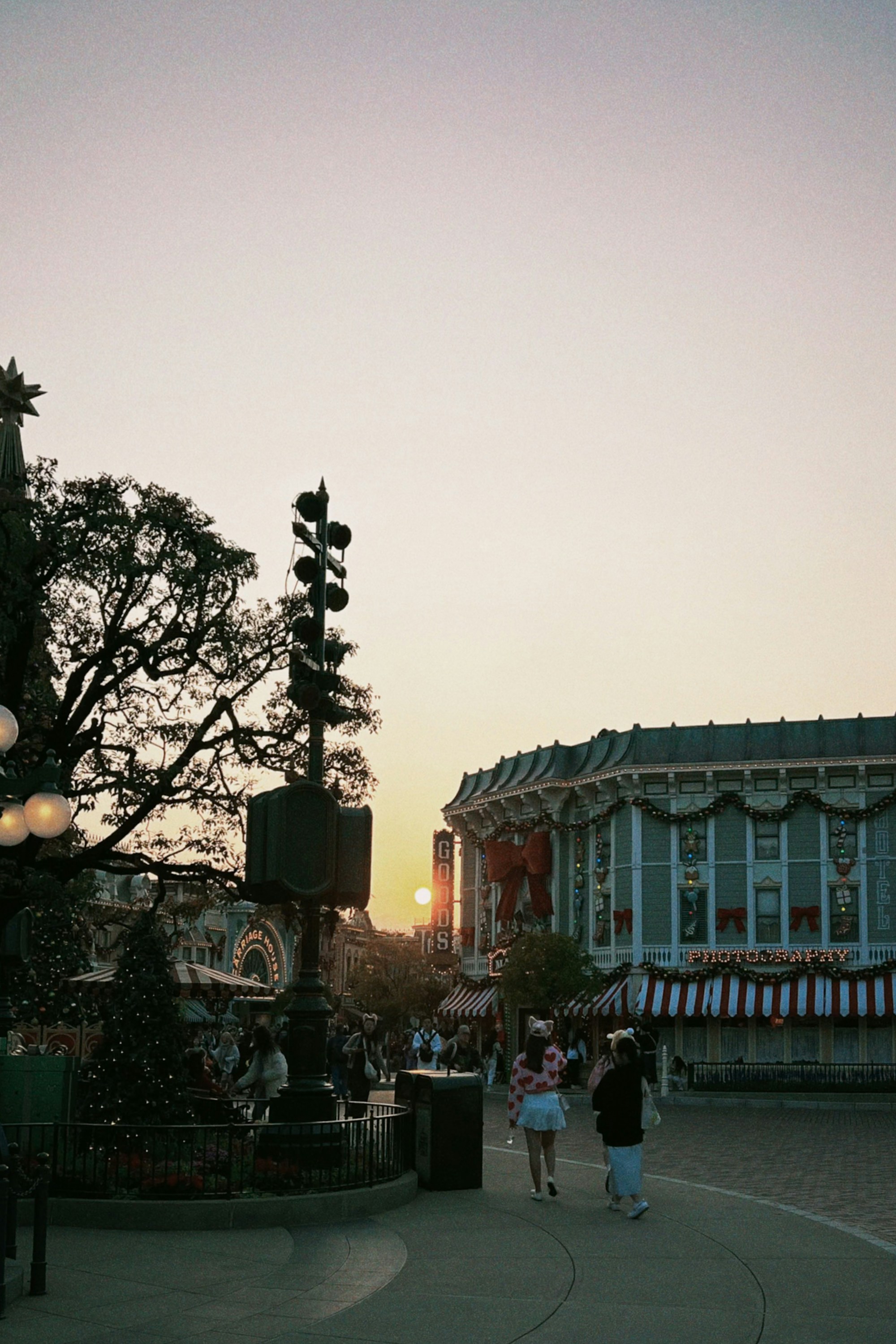 Sunset in the Striped Plaza: Quiet Strolls Beneath Lanterns