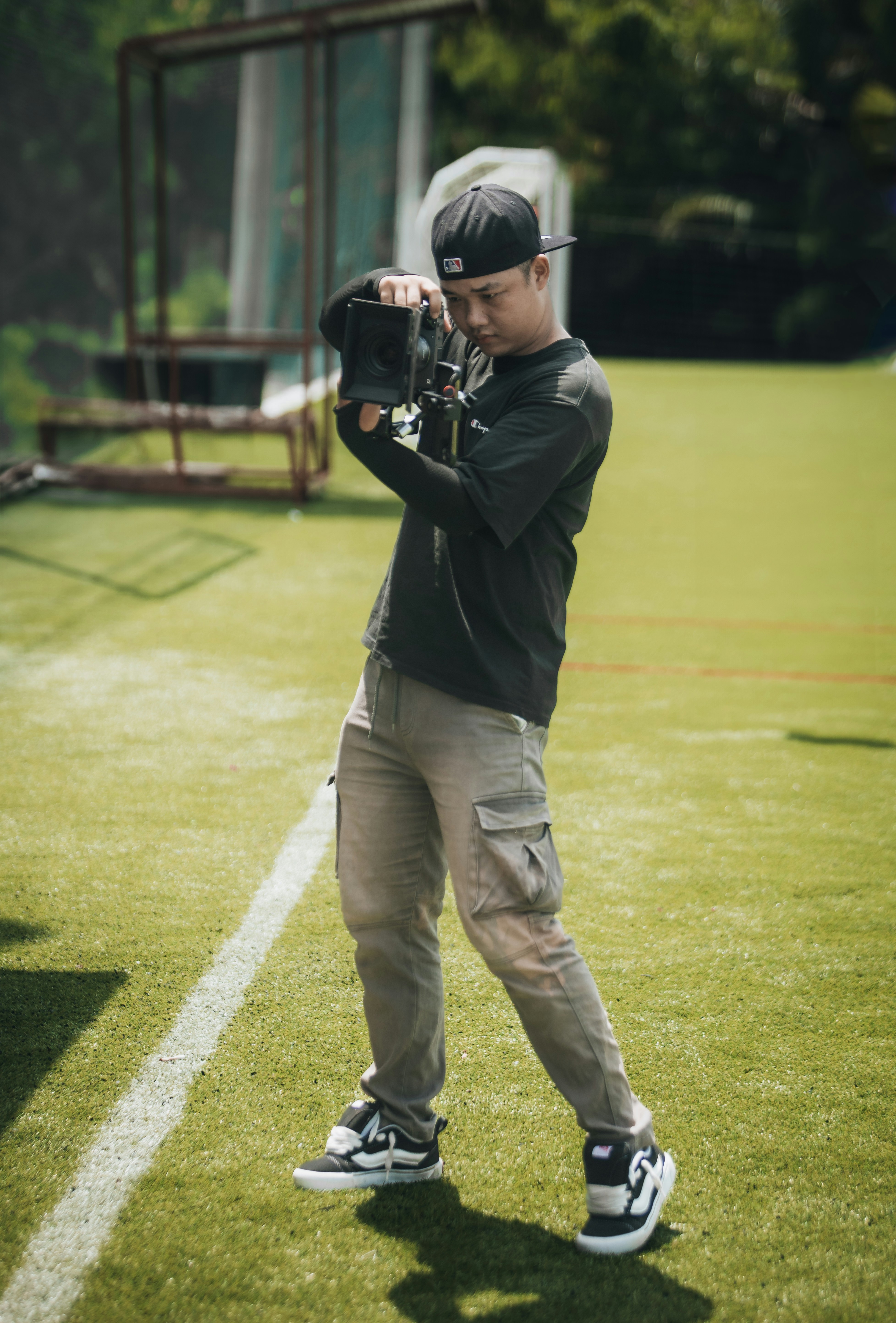 Field Focus: Cameraman Calibrates a Handheld Rig Under Bright Daylight