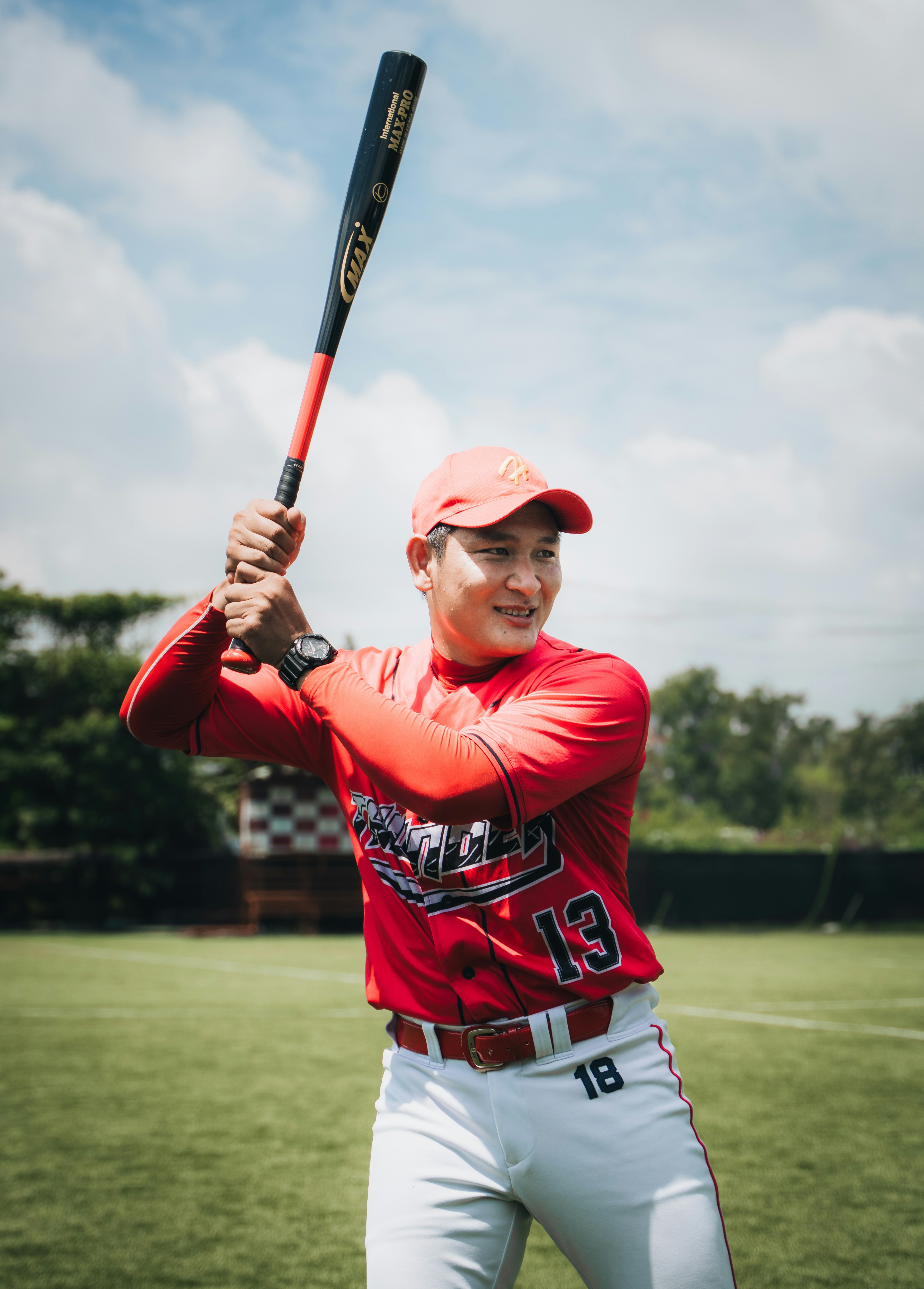 Baseball player at bat, ready to hit. photo – Free Man Image on Unsplash
