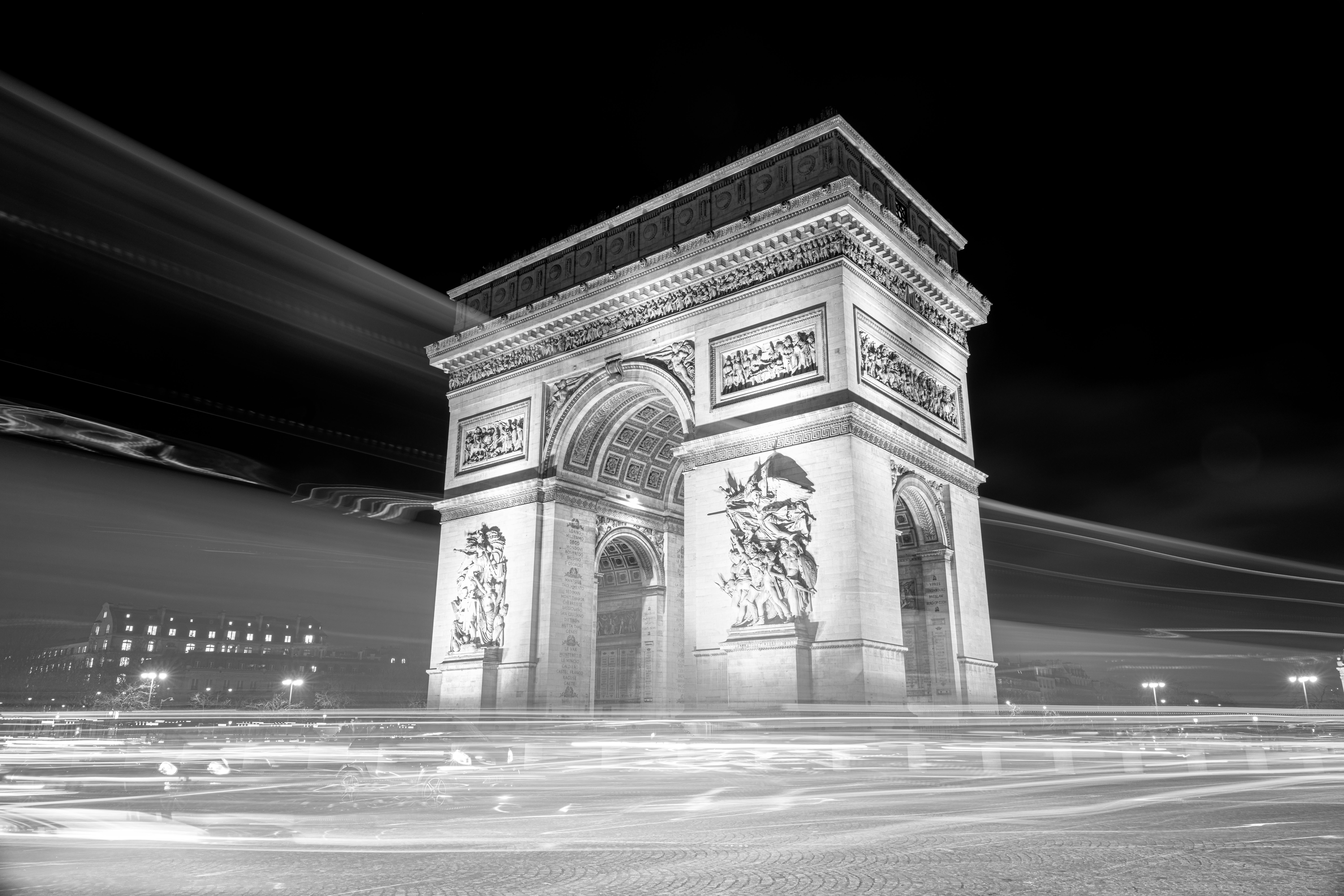 Moonlit Arc: A Streaking Night Around the Triumphal Arch