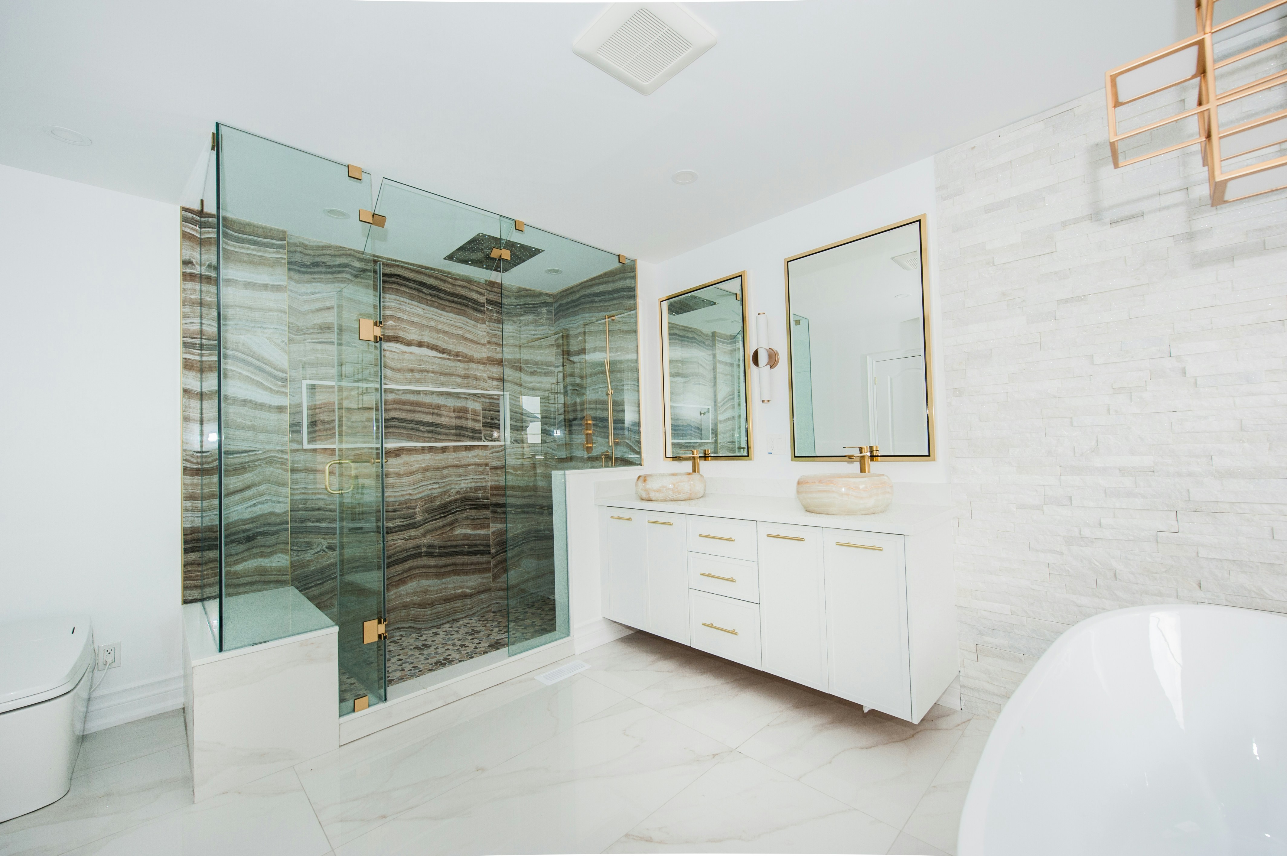 Modern Serenity: A Luxurious Bathroom Retreat