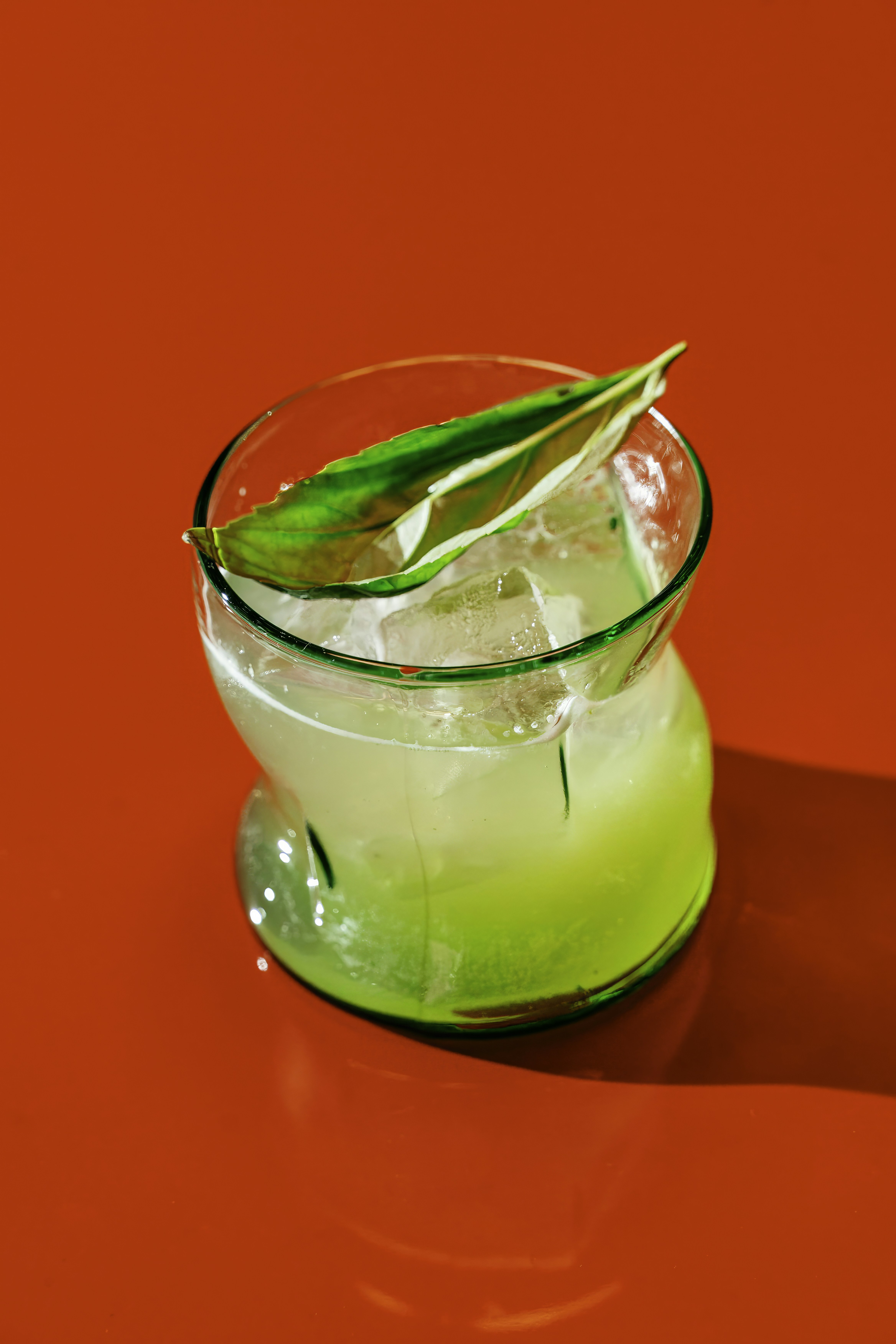 A refreshing cocktail is served in a curved glass. photo – Free Red ...