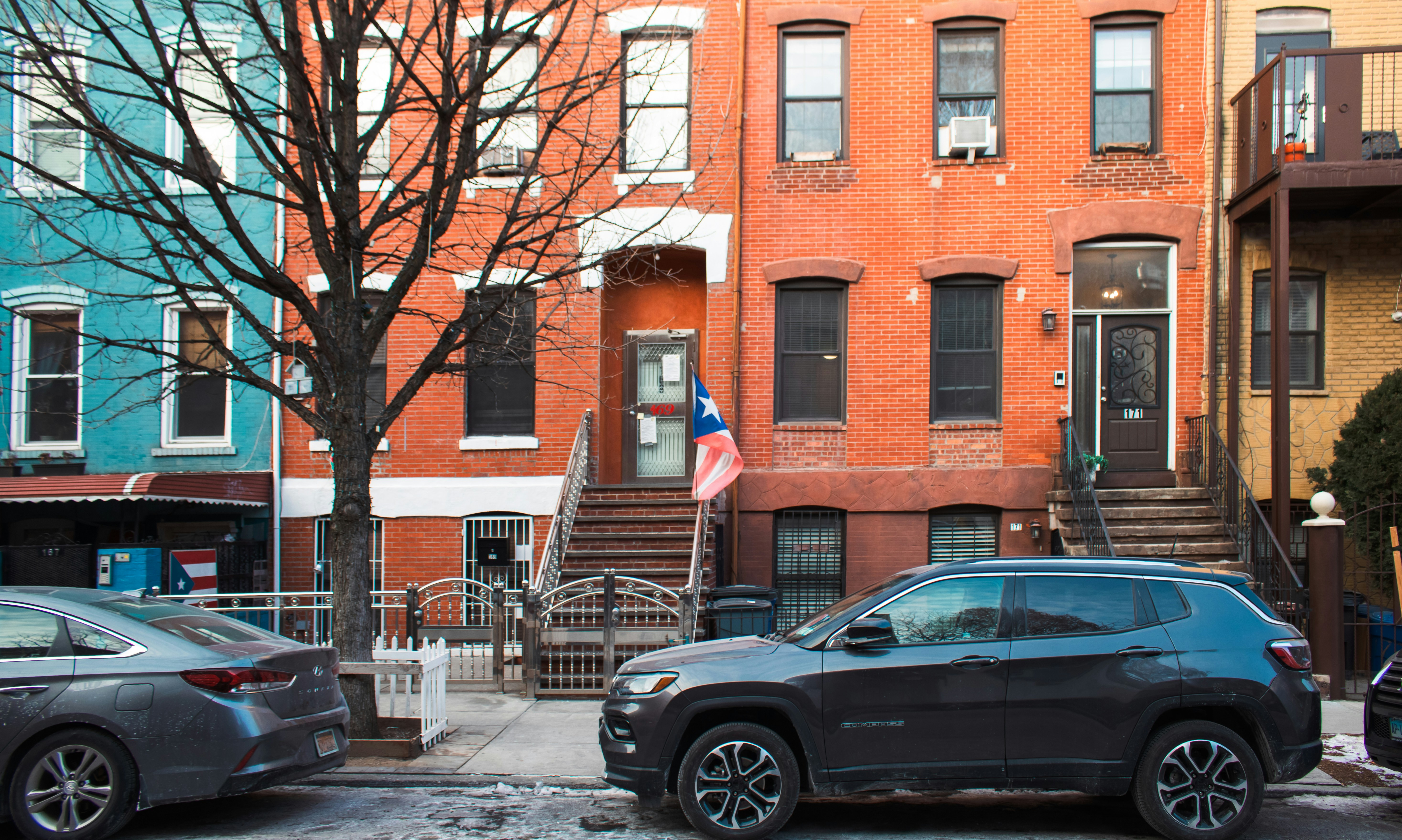 Blue-Red Facades and a Quiet Street Scene