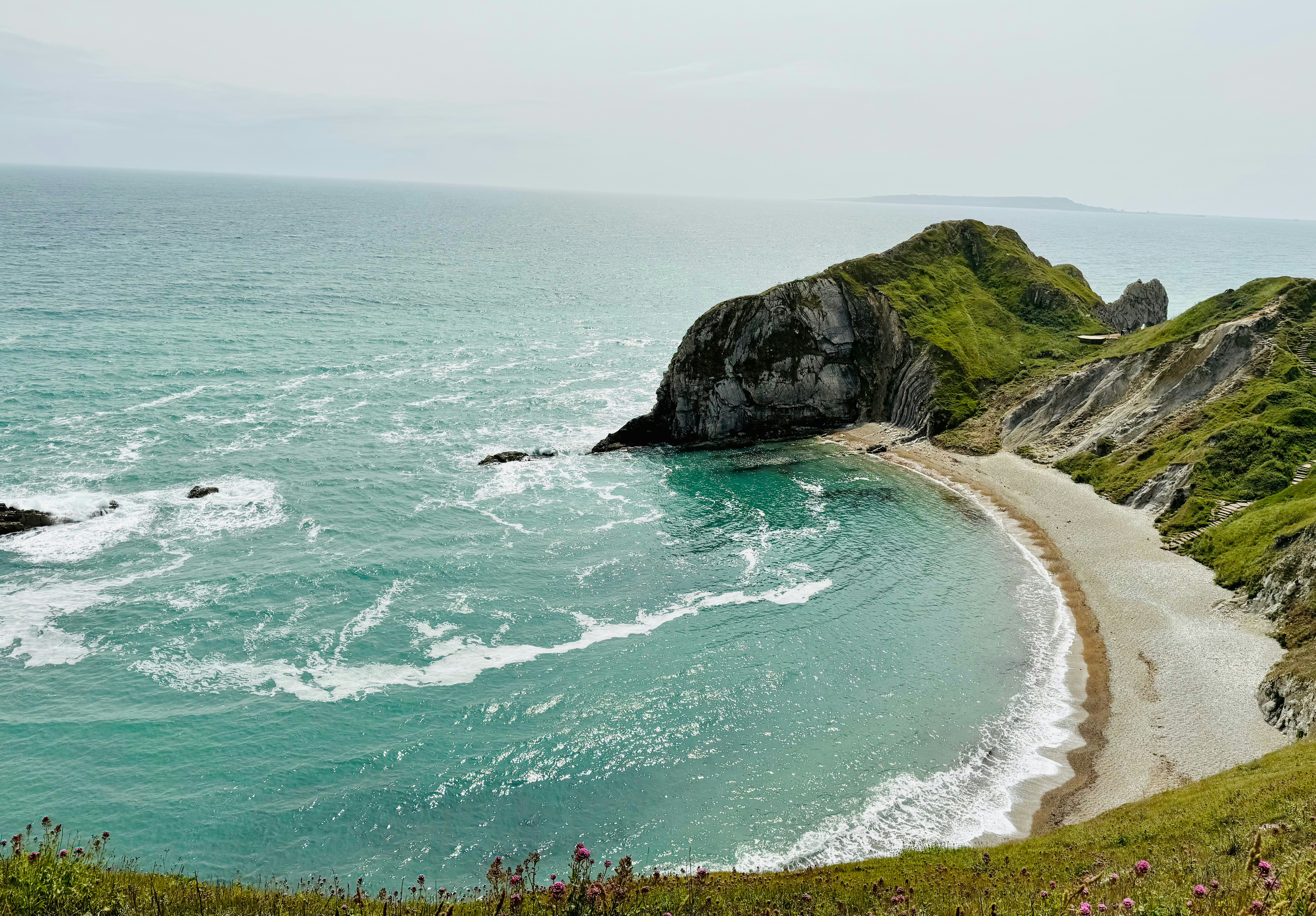 A beautiful, secluded beach surrounded by cliffs. photo – Free United ...