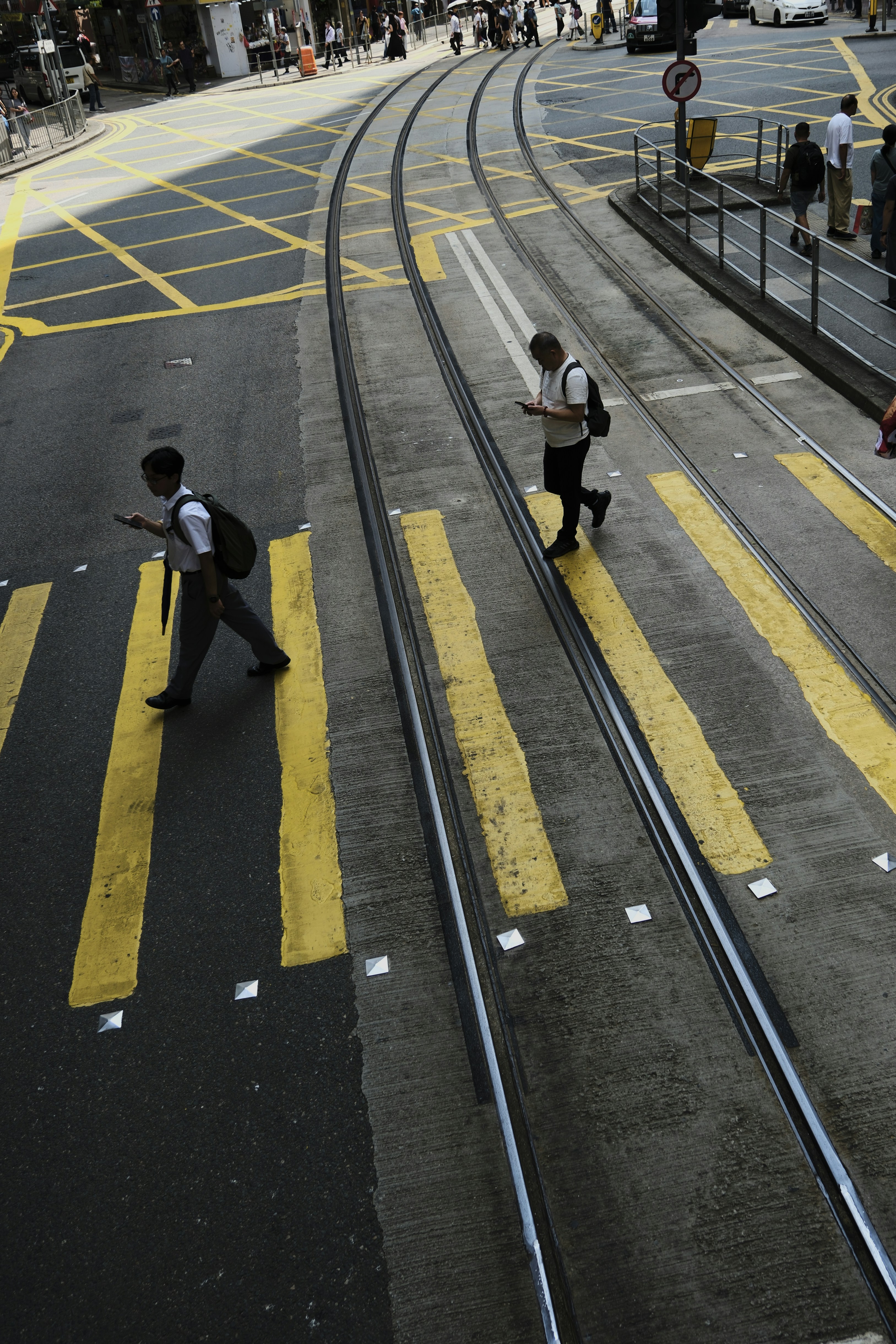 People crossing train tracks at a city intersection. photo – Free Car ...
