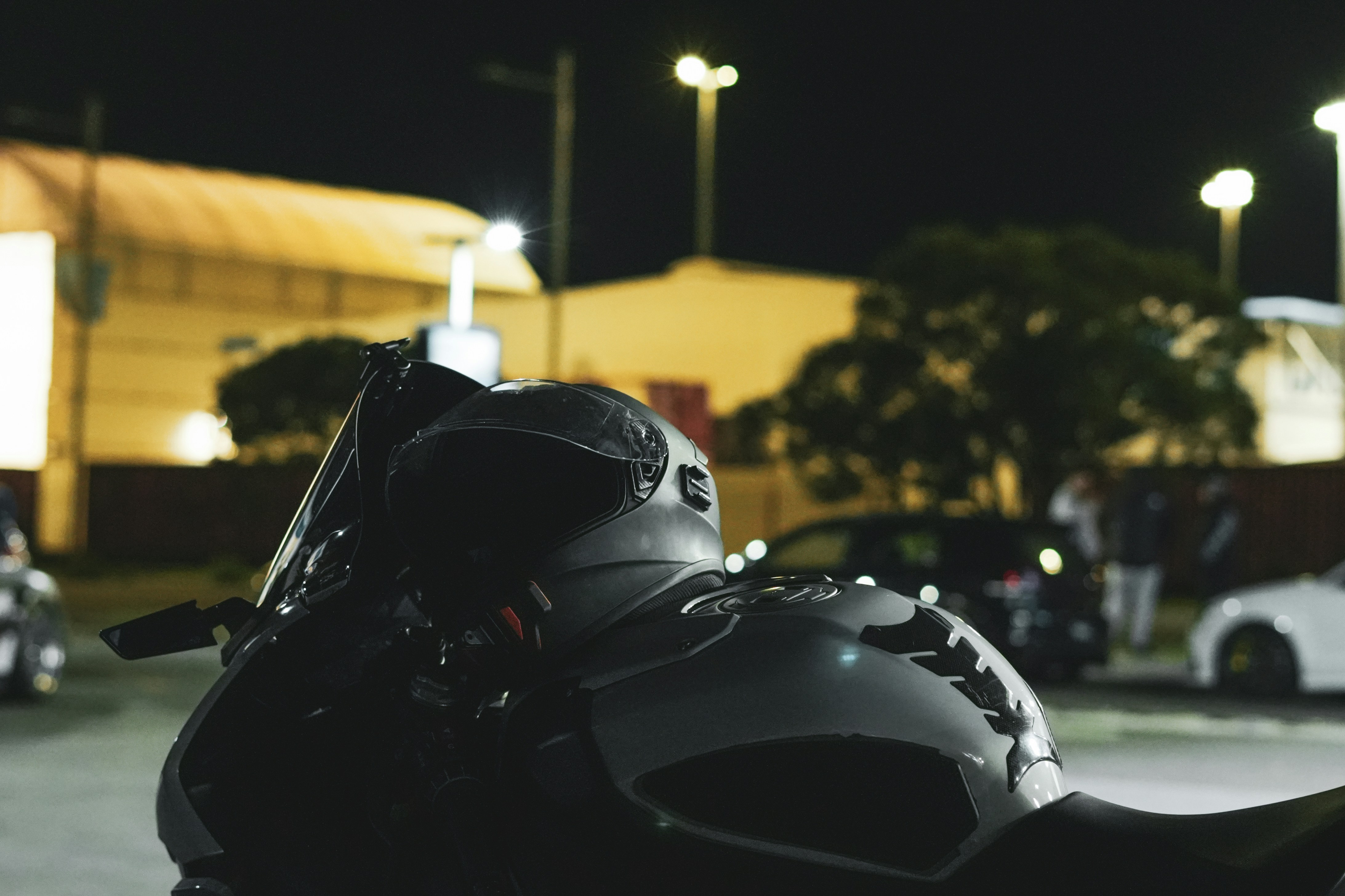 Midnight Chrome: The Quiet Form of a Parked Sportbike