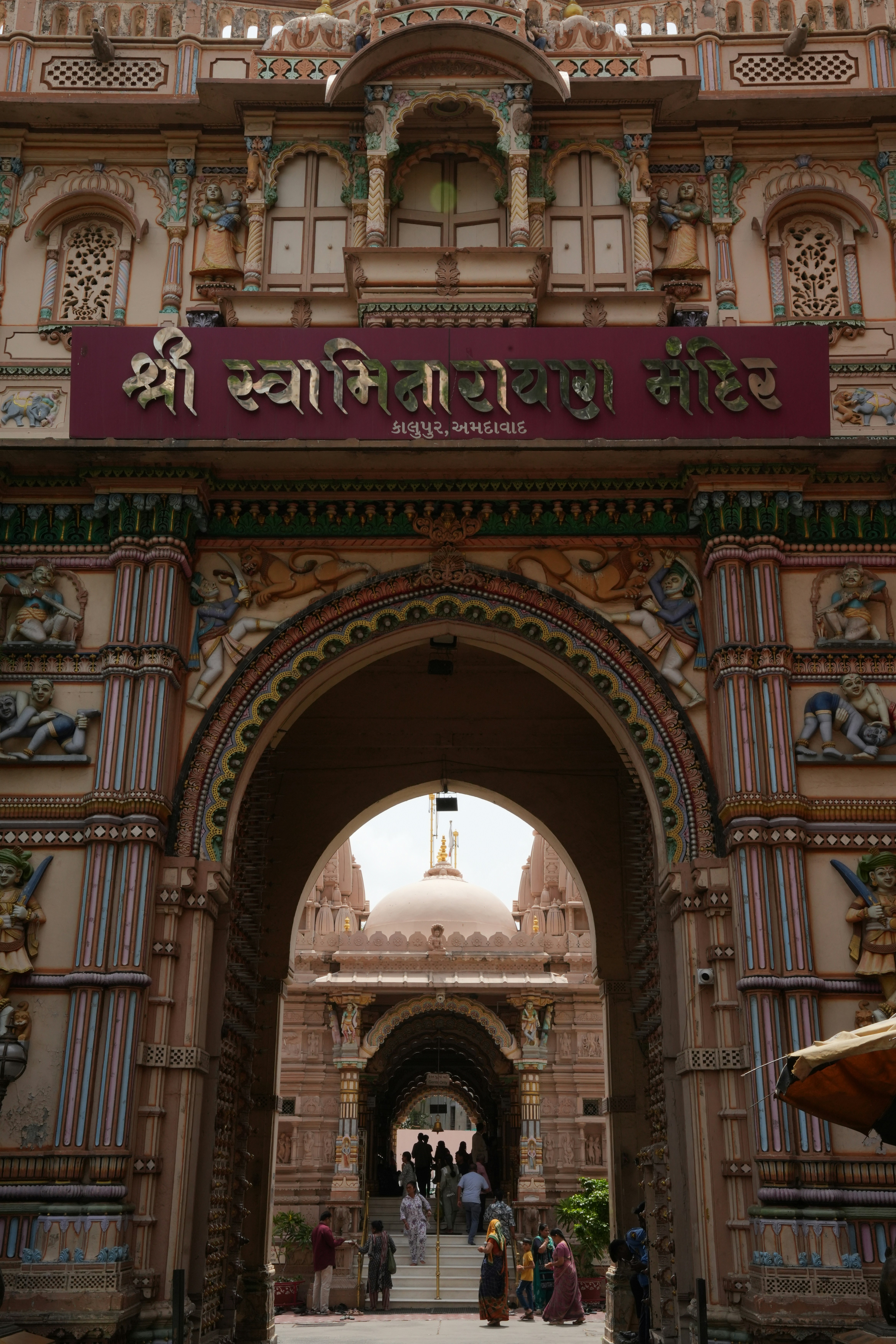 Gateway to Serenity: The Architectural Marvel of Shri Swaminarayan Mandir