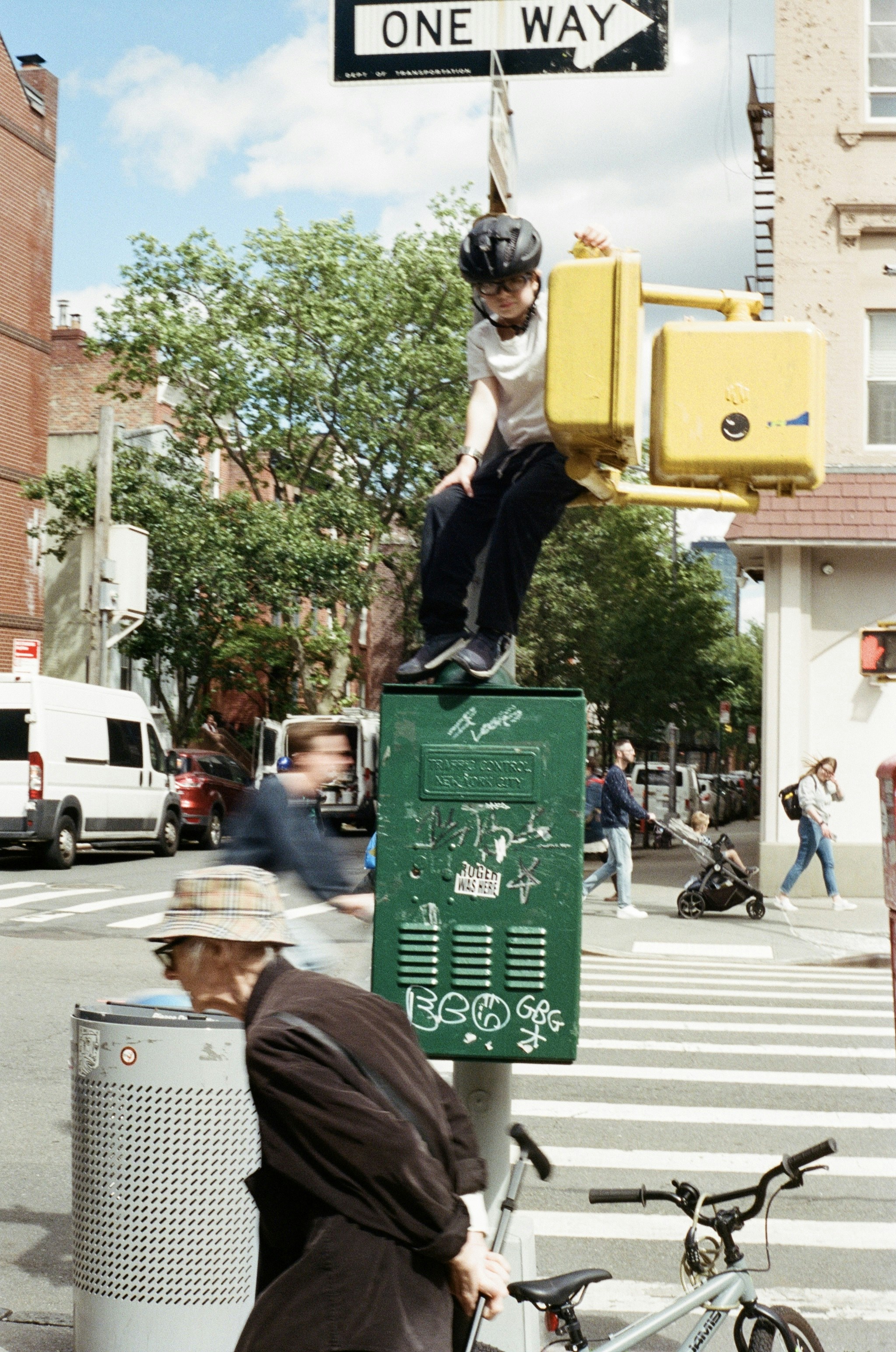 Boy on traffic light pole with city street background photo – Free ...