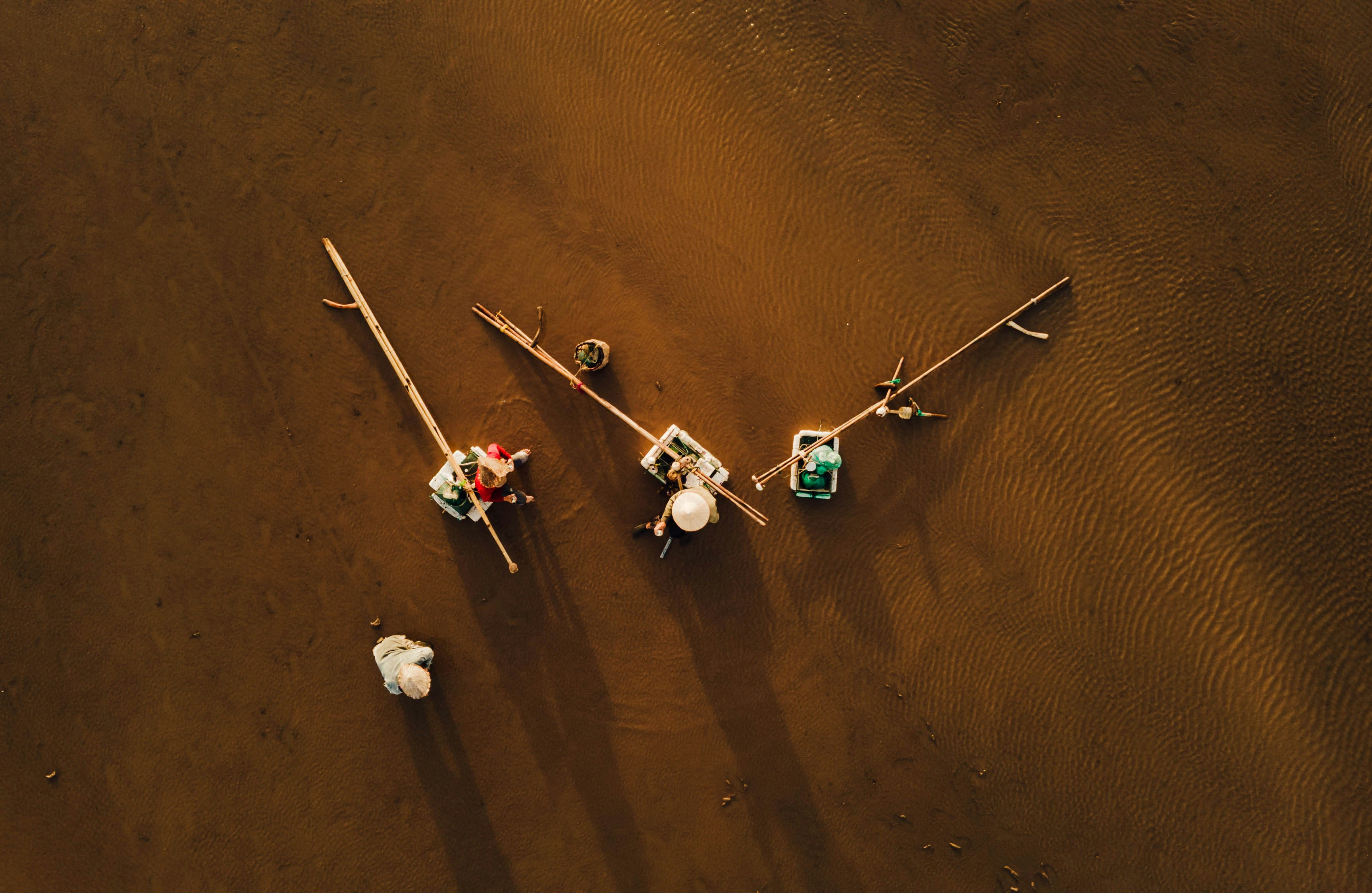Fishermen are working with their traditional fishing rods. photo – Free ...
