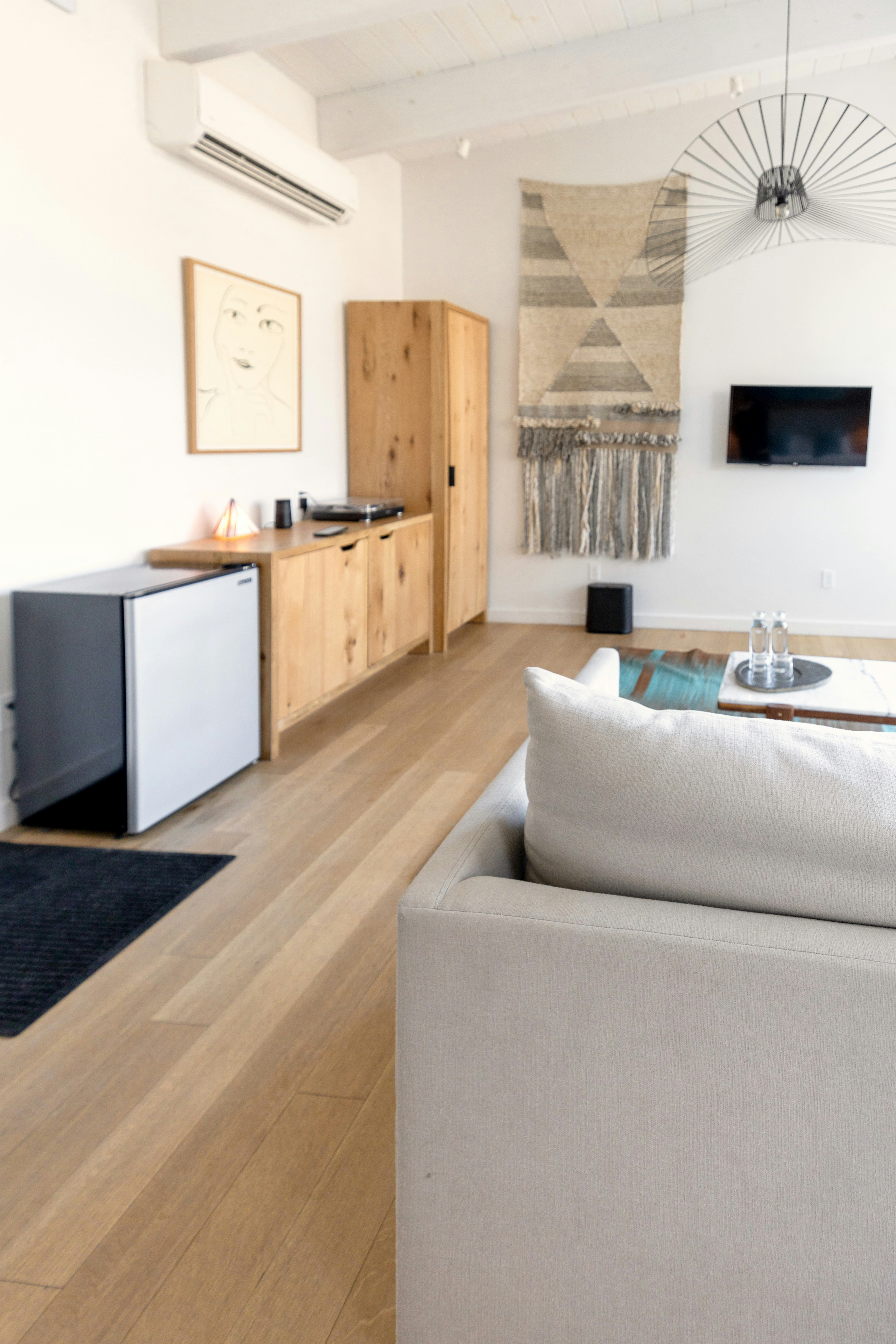 Modern living room featuring a bright and airy design. photo – Free ...