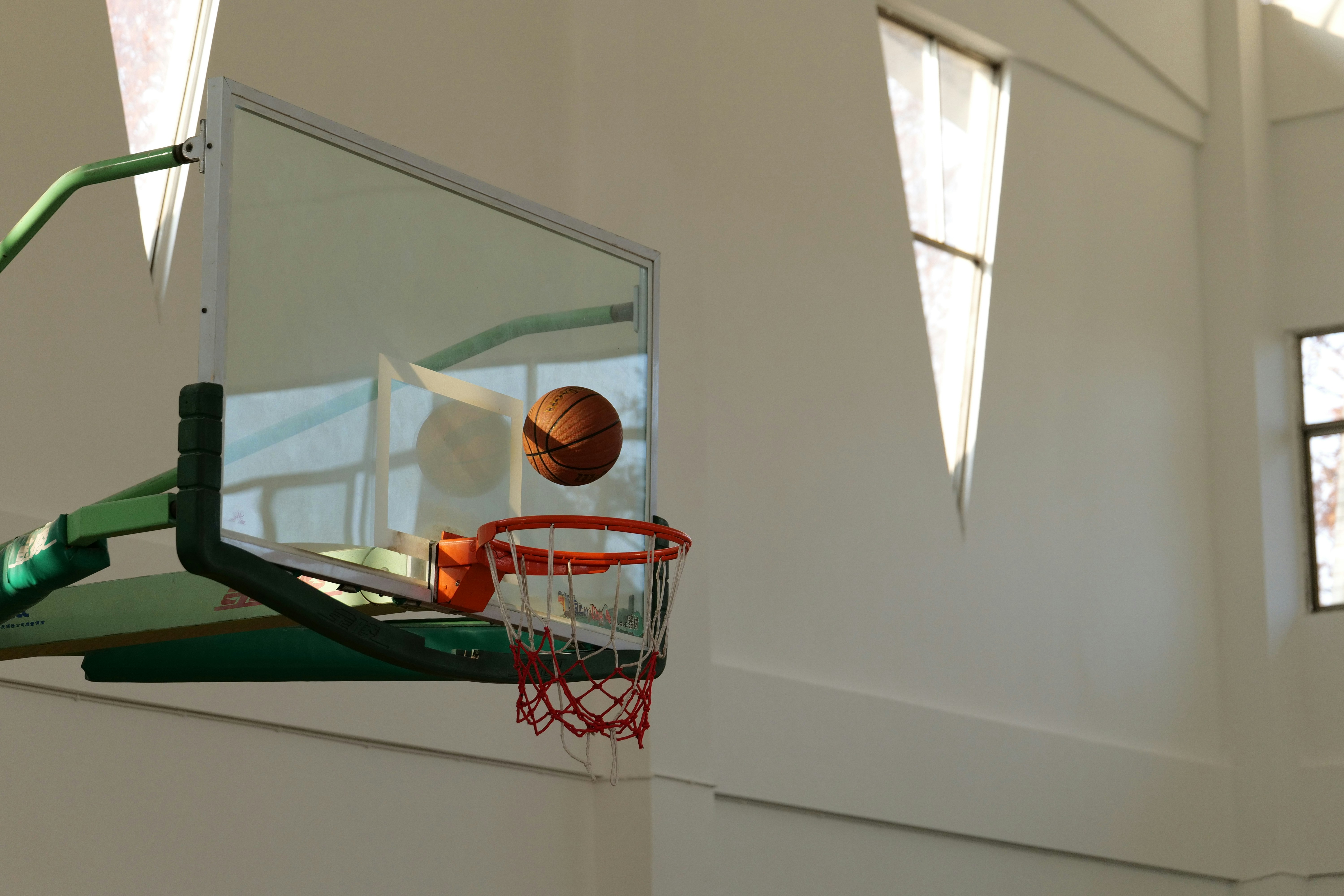 A basketball is about to go through the hoop. photo – Free China Image ...