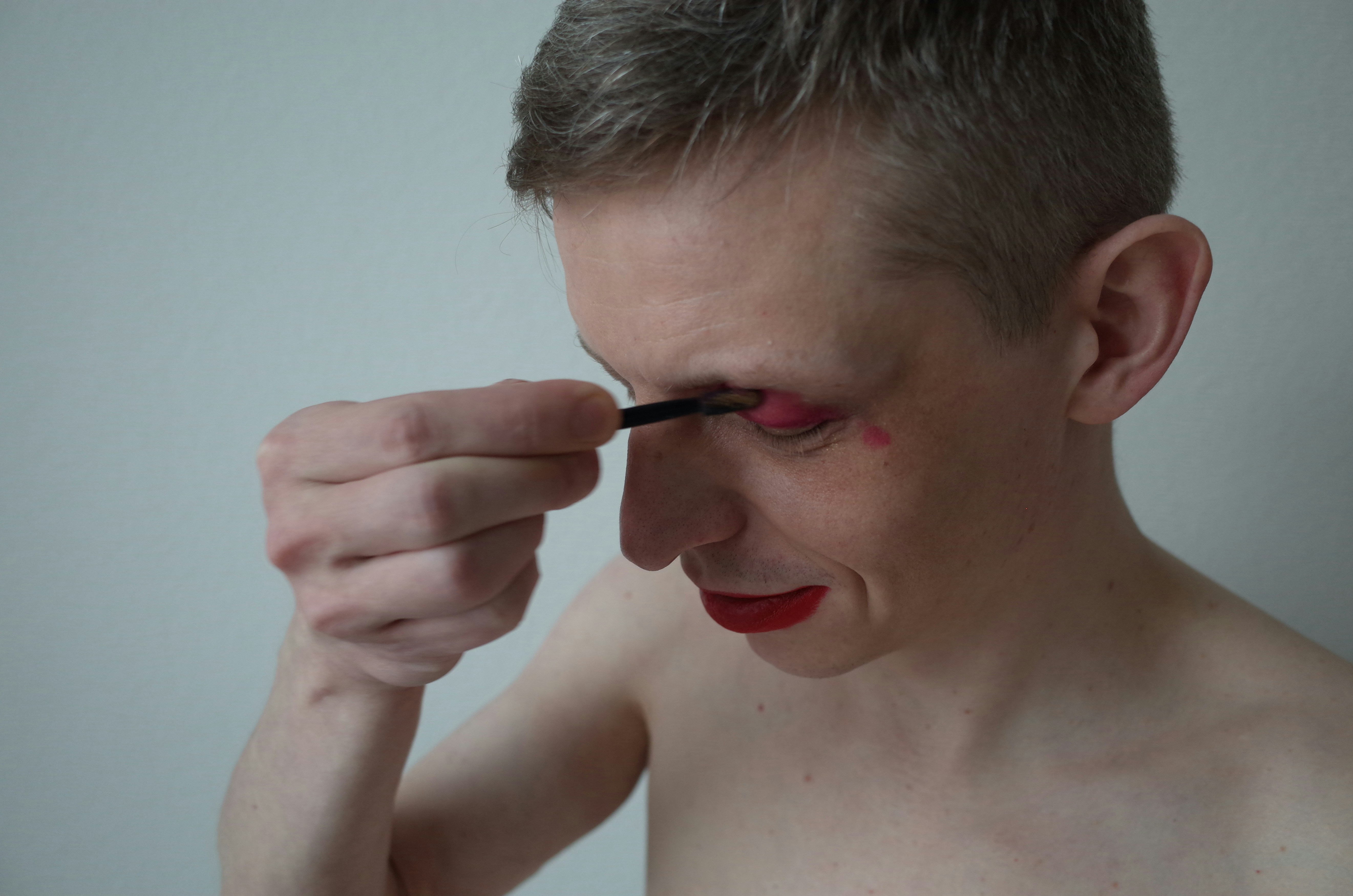 2g35 / A man. A Hidden man - {$M}