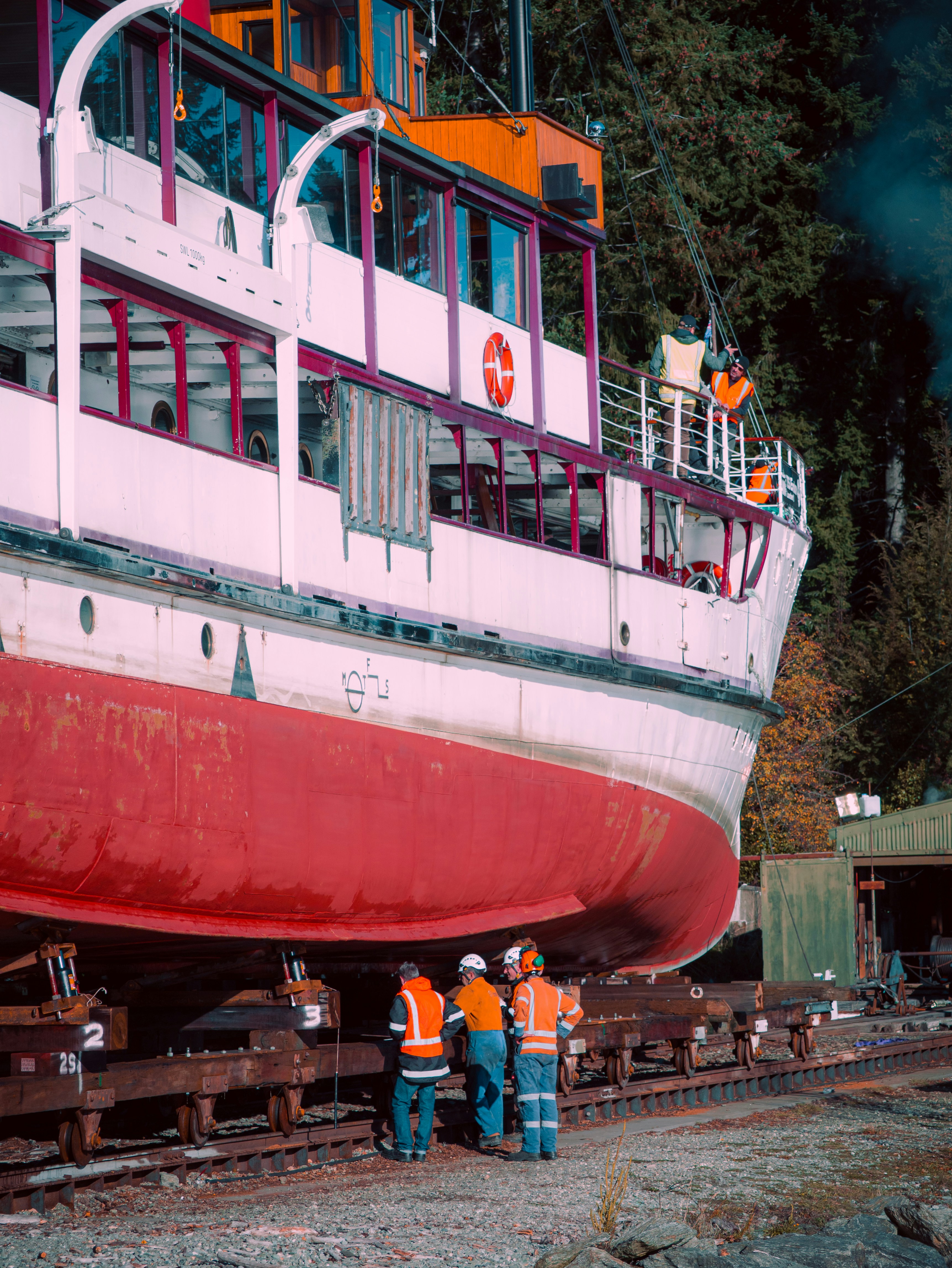 Workers inspect the bottom of a large ship. photo – Free Wallpaper ...