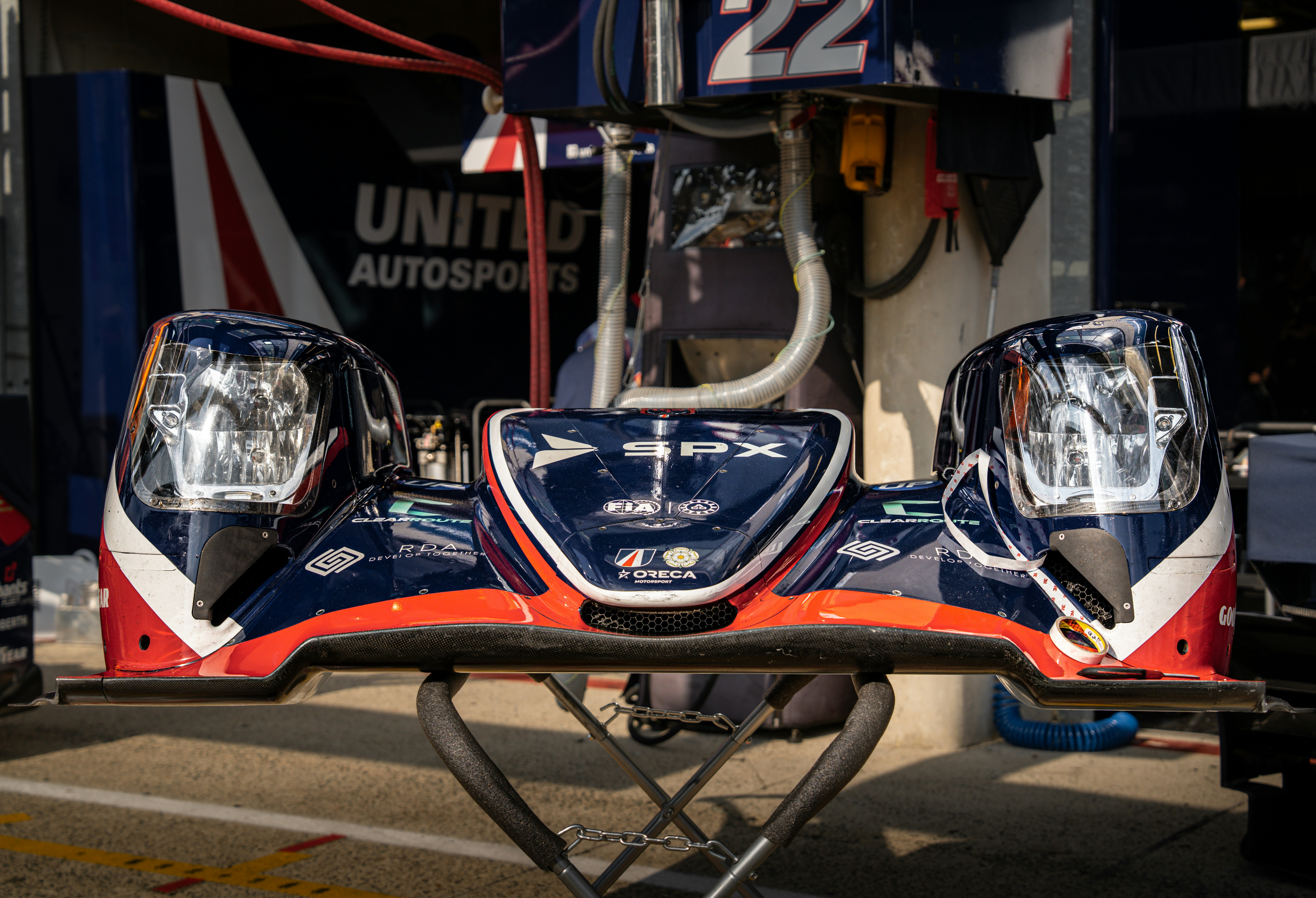 A race car's frontal view. photo – Free Car Image on Unsplash
