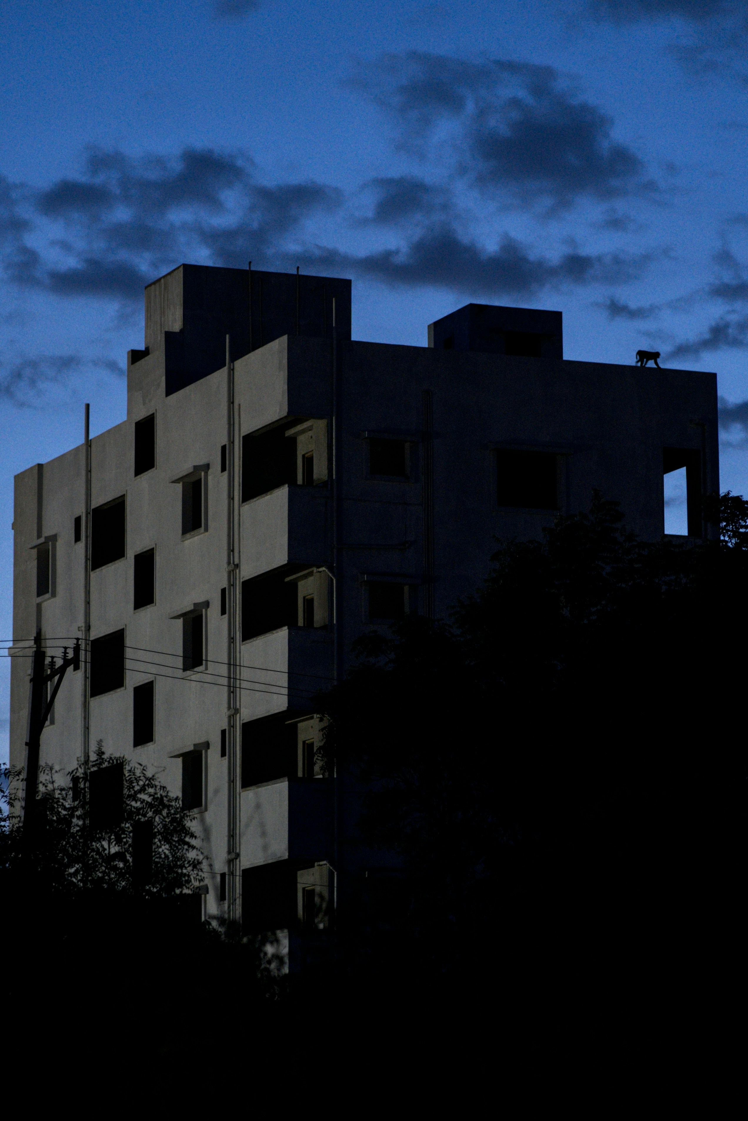A building stands at dusk against a dark sky. photo – Free Full hd ...