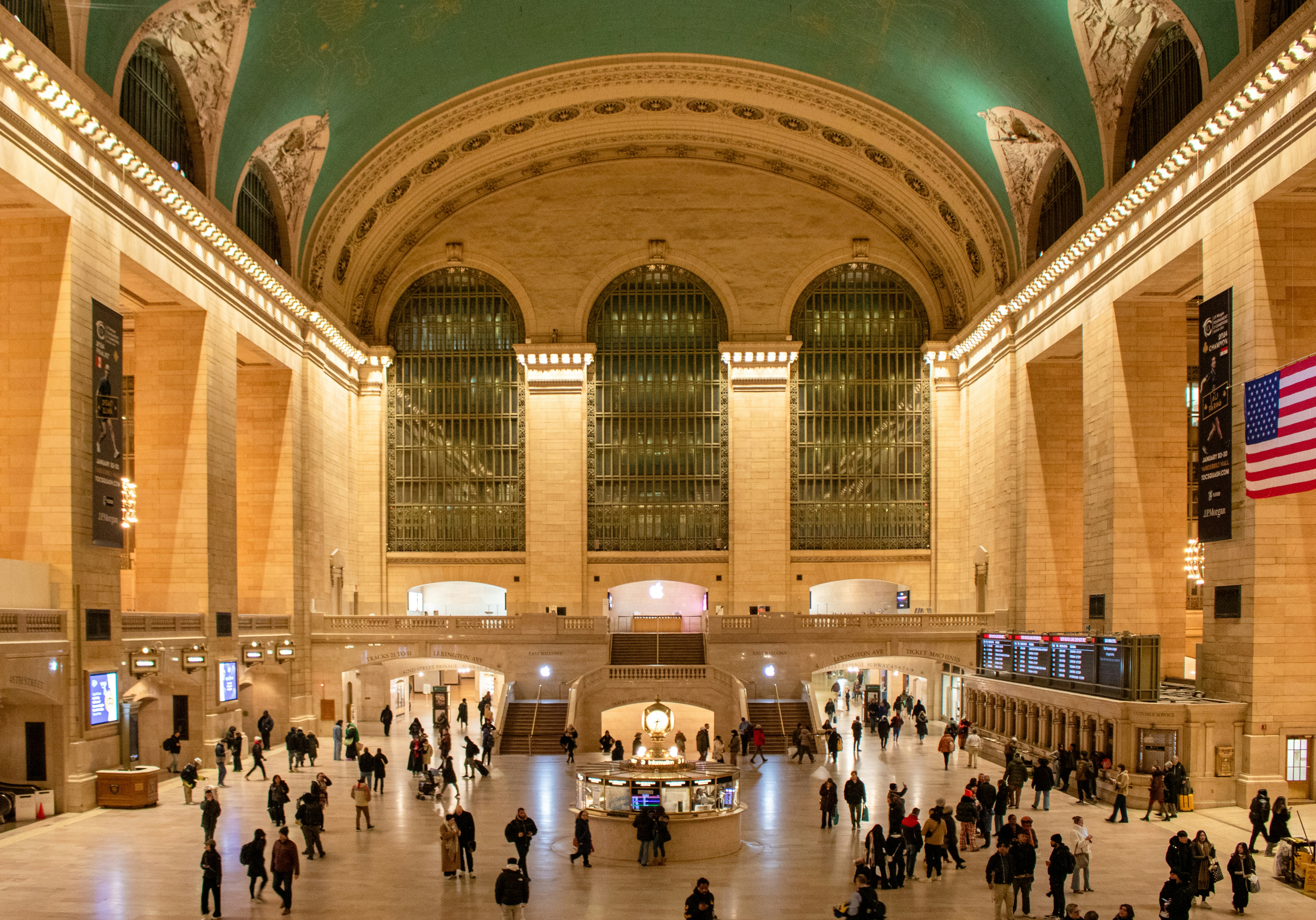 Under the Green Dome: The Circular Information Booth Anchoring Grand Central's Flow