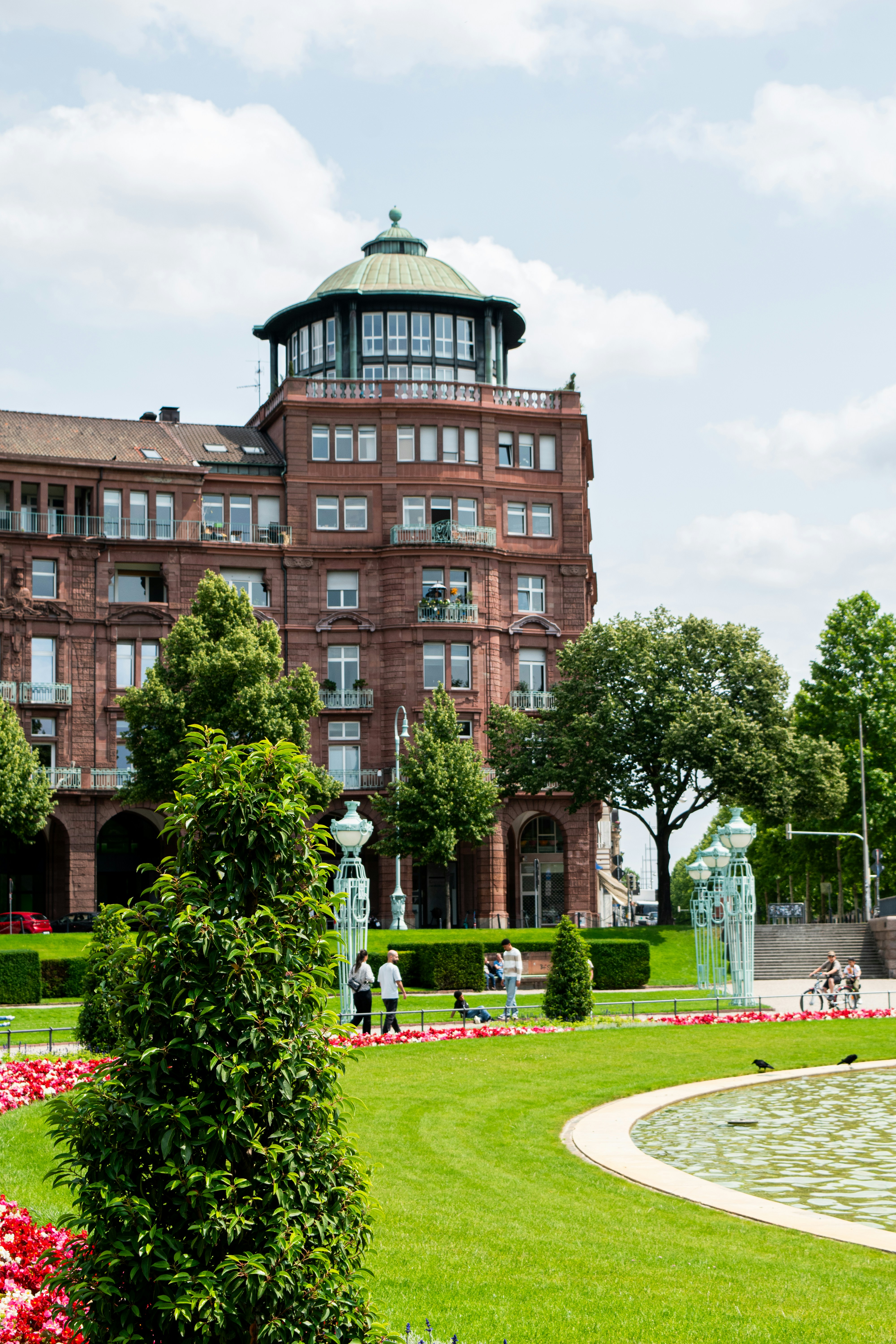 Dome-Topped Brick Landmark Framing a Sunlit City Park