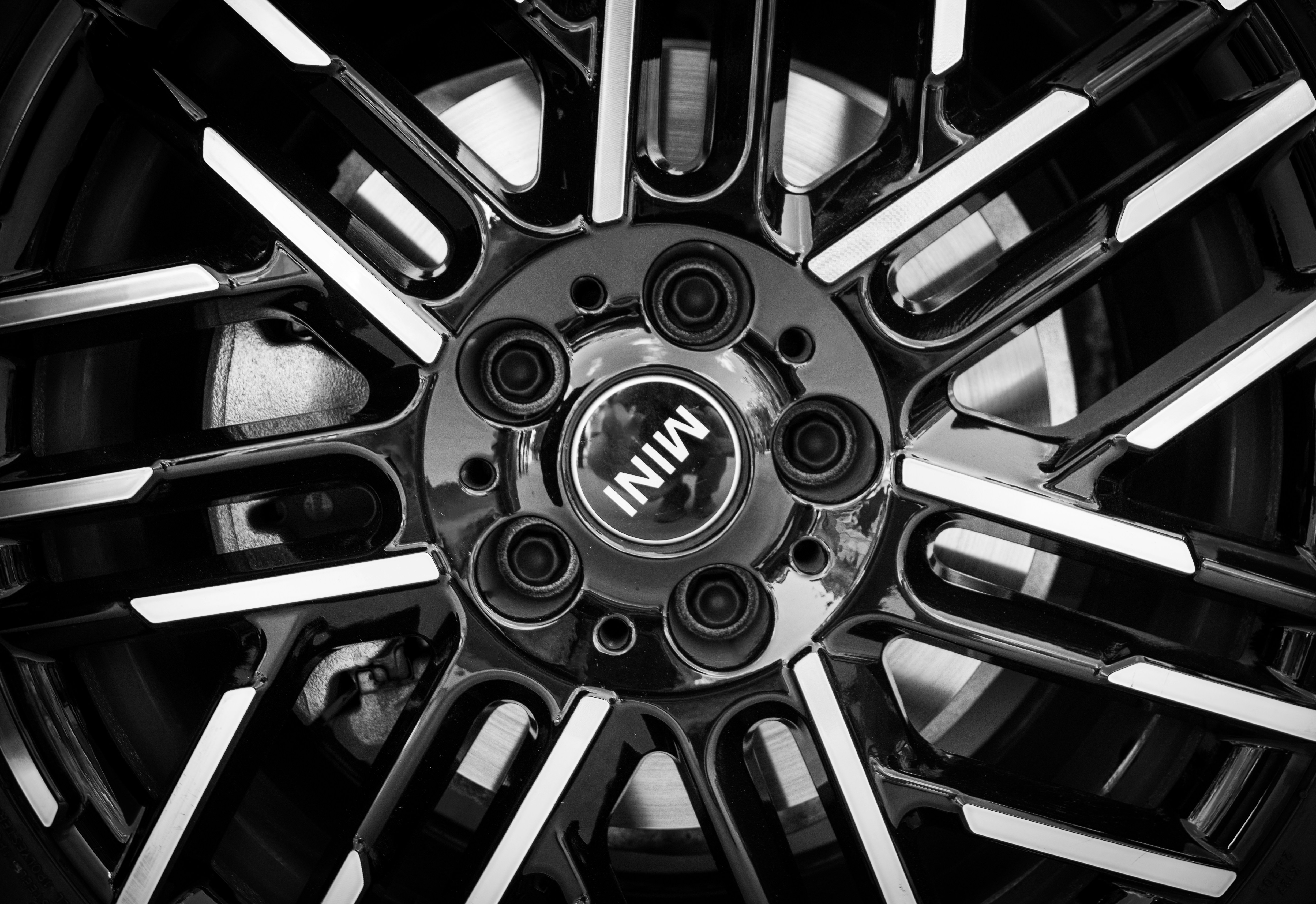 Concentric Precision: The MINI Alloy Wheel Center in Monochrome