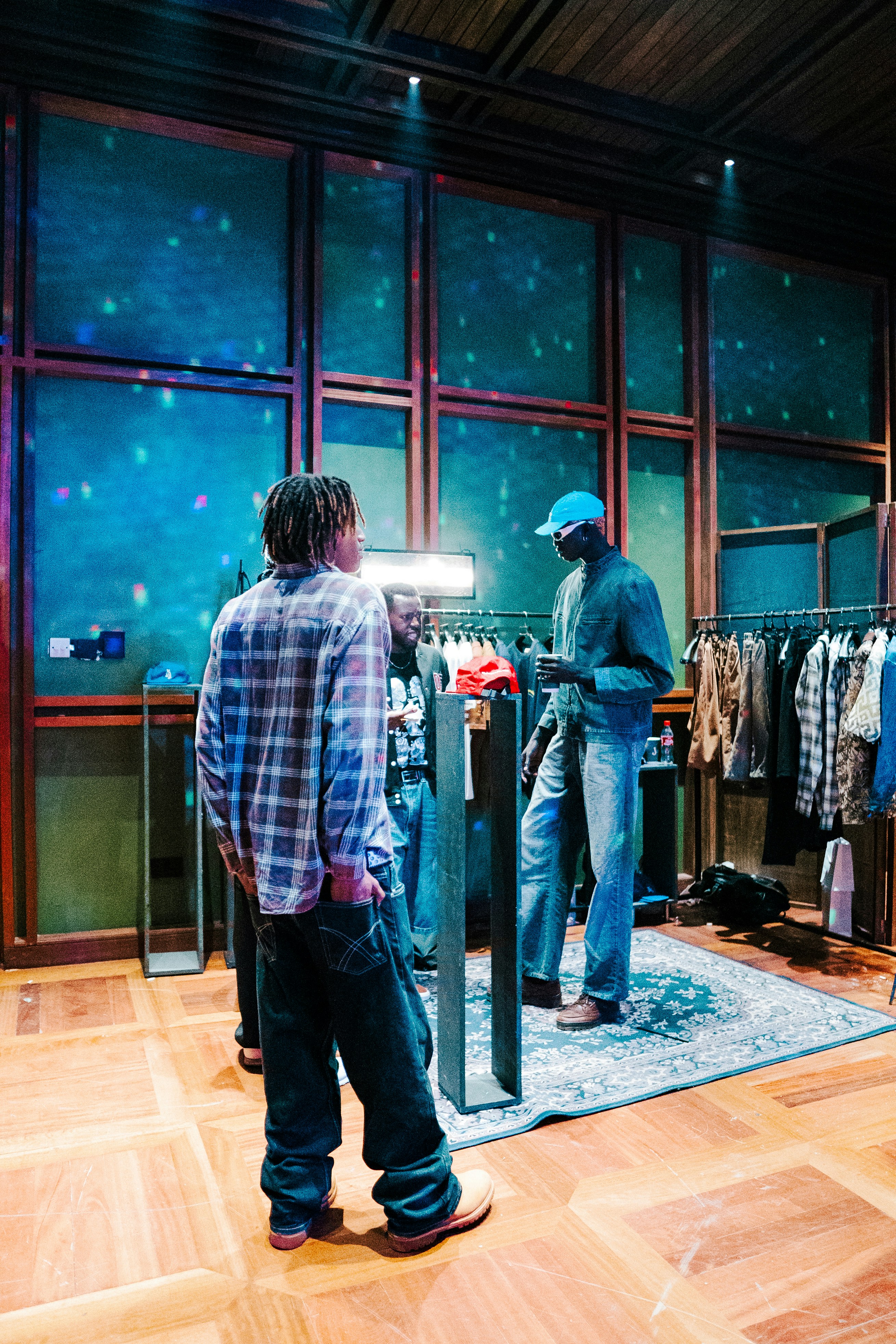 People browse clothing in a stylish store. photo – Free People Image on ...