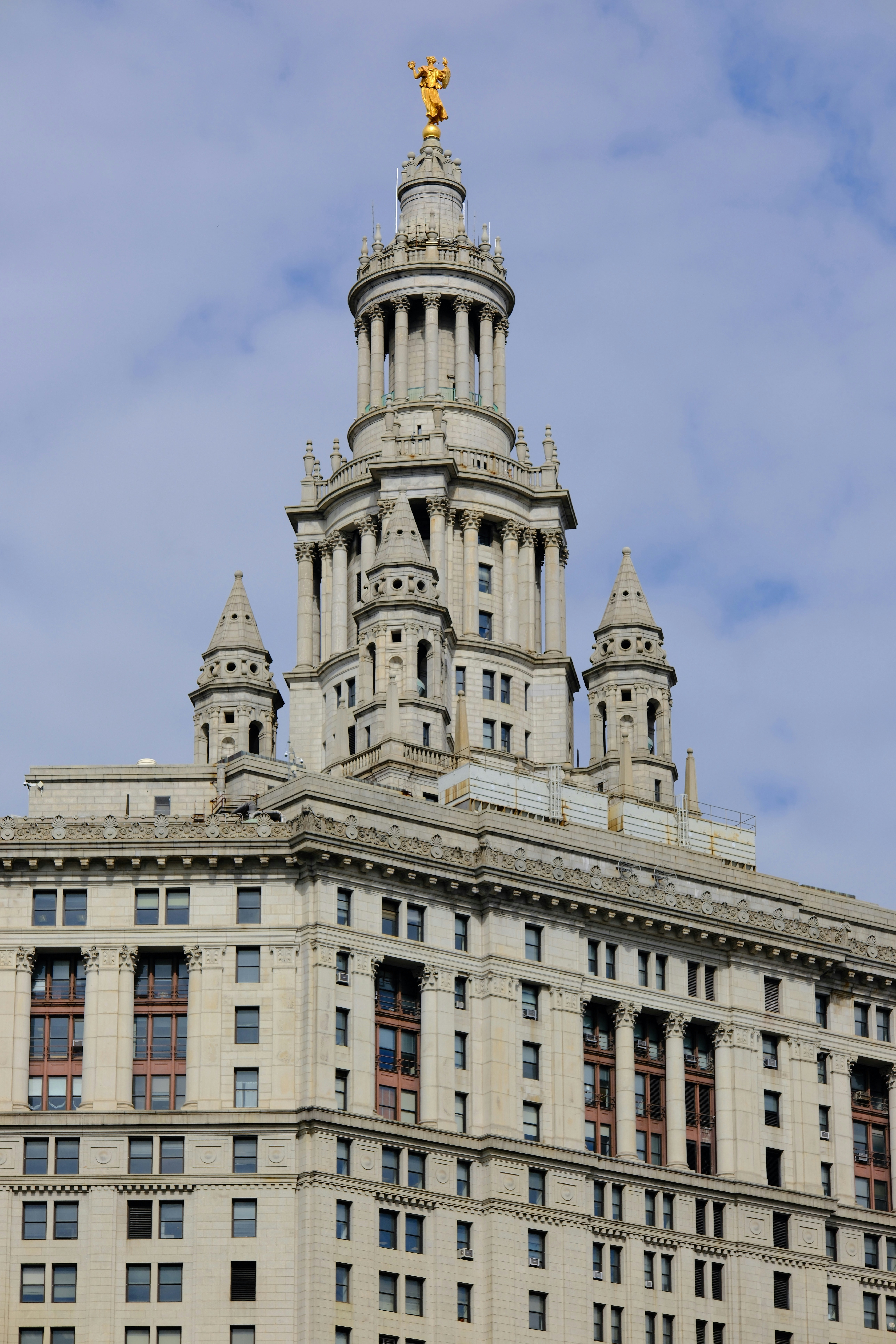 Gilded Peak: A Beaux-Arts Tower Crowned by a Golden Statue