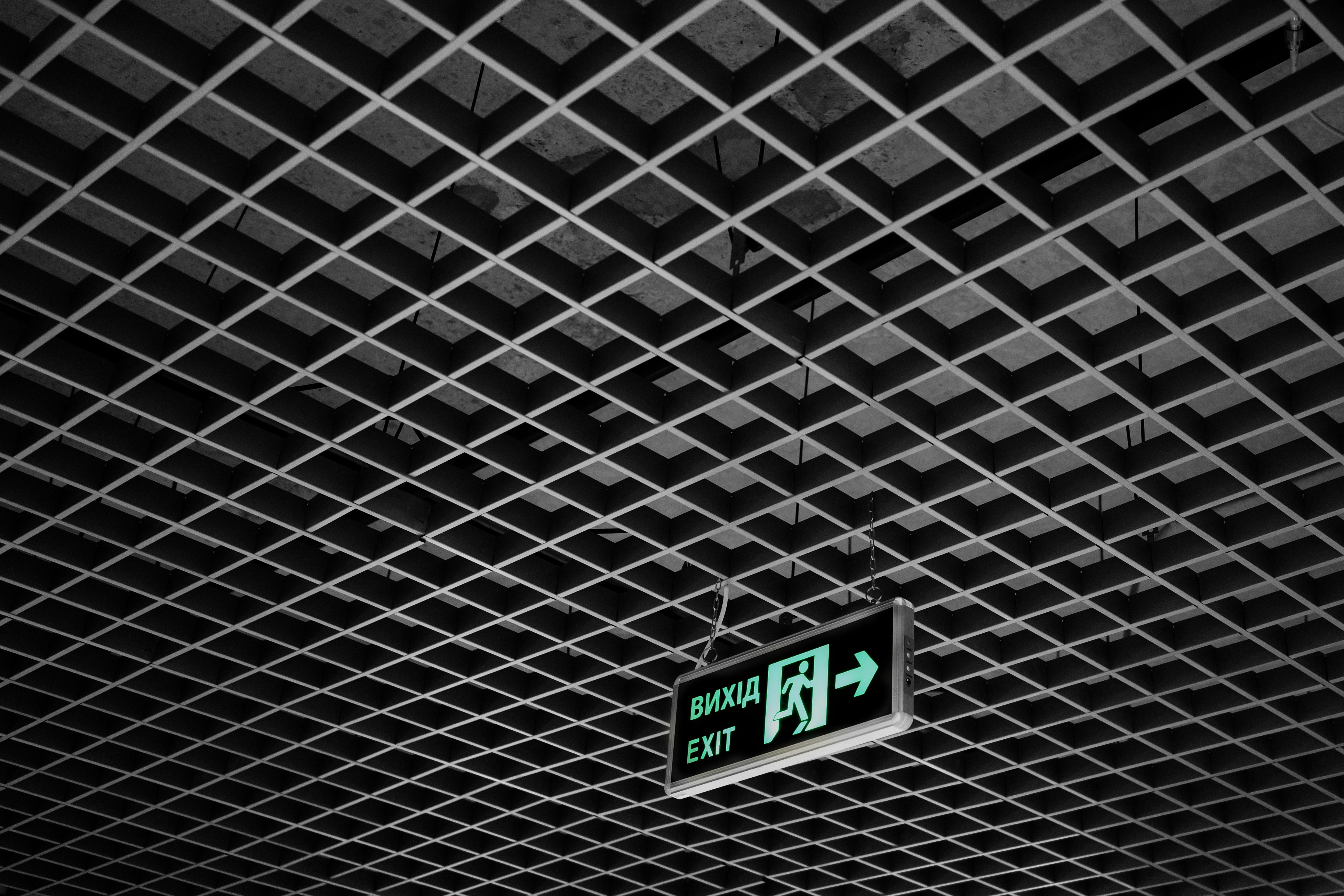 Grid ceiling with an illuminated exit sign. photo – Free Architecture ...