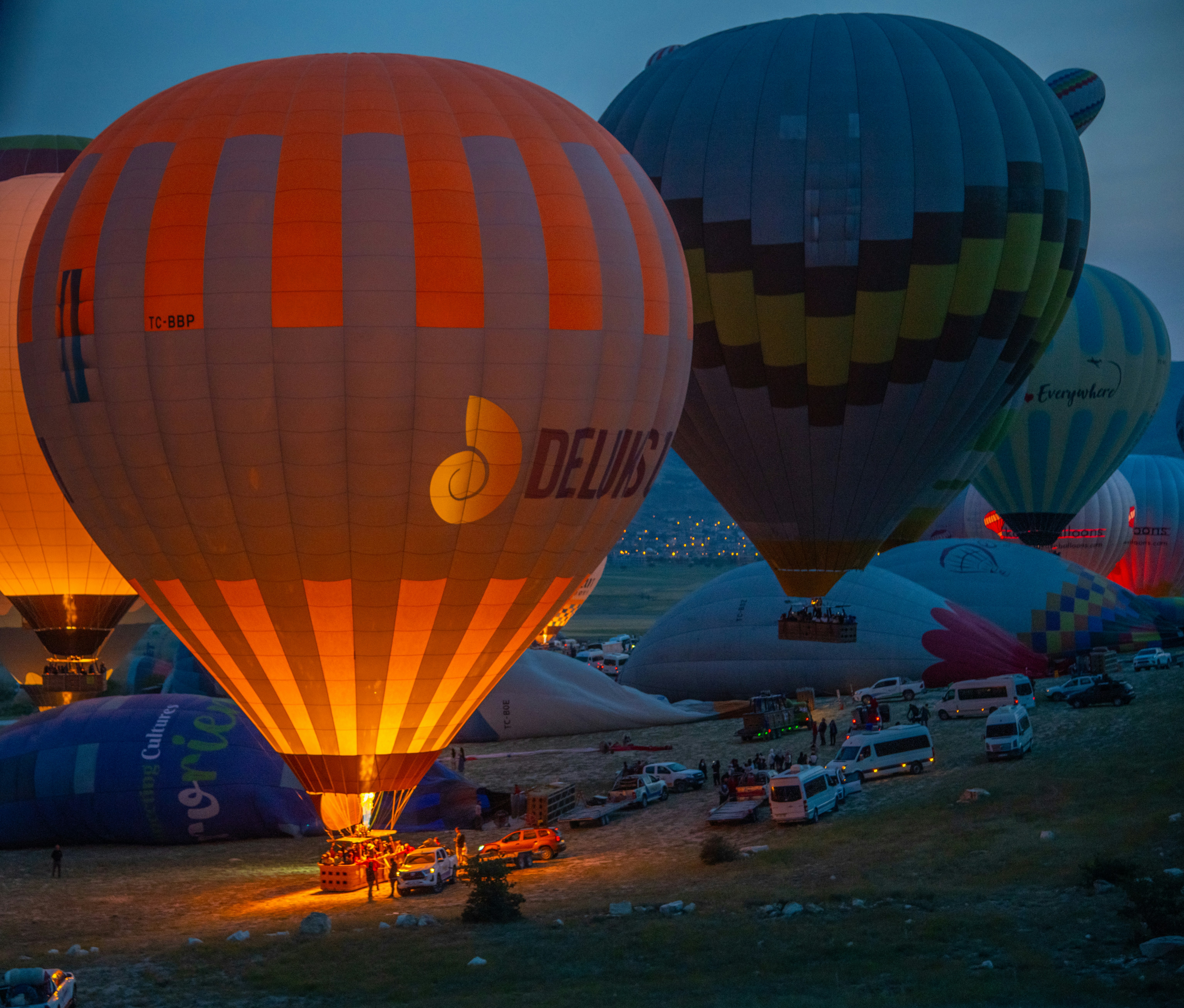 Twilight Launch: A Row of Flame-Glowing Balloons Illuminating the Field