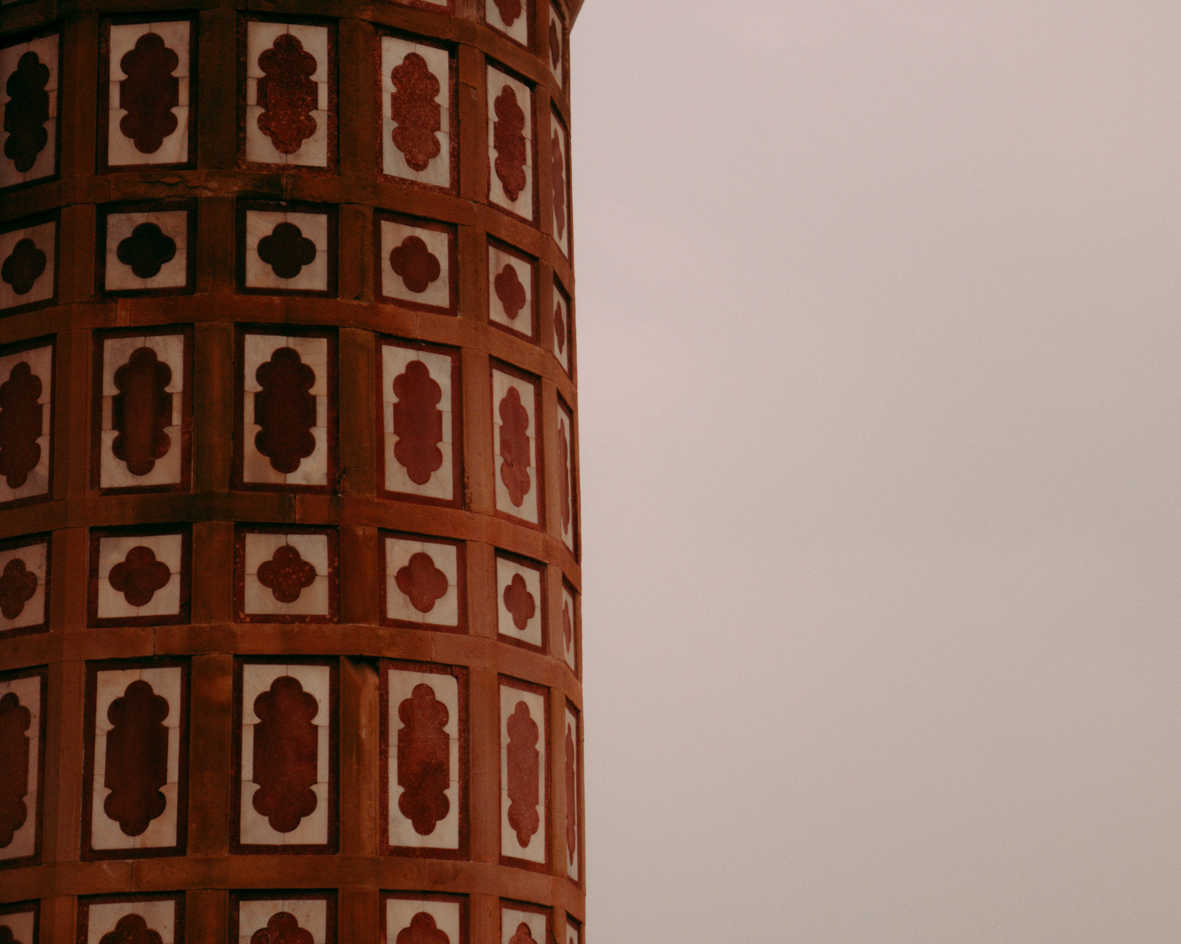 Detailed pillar with decorative patterns. photo – Free Travel Image on ...