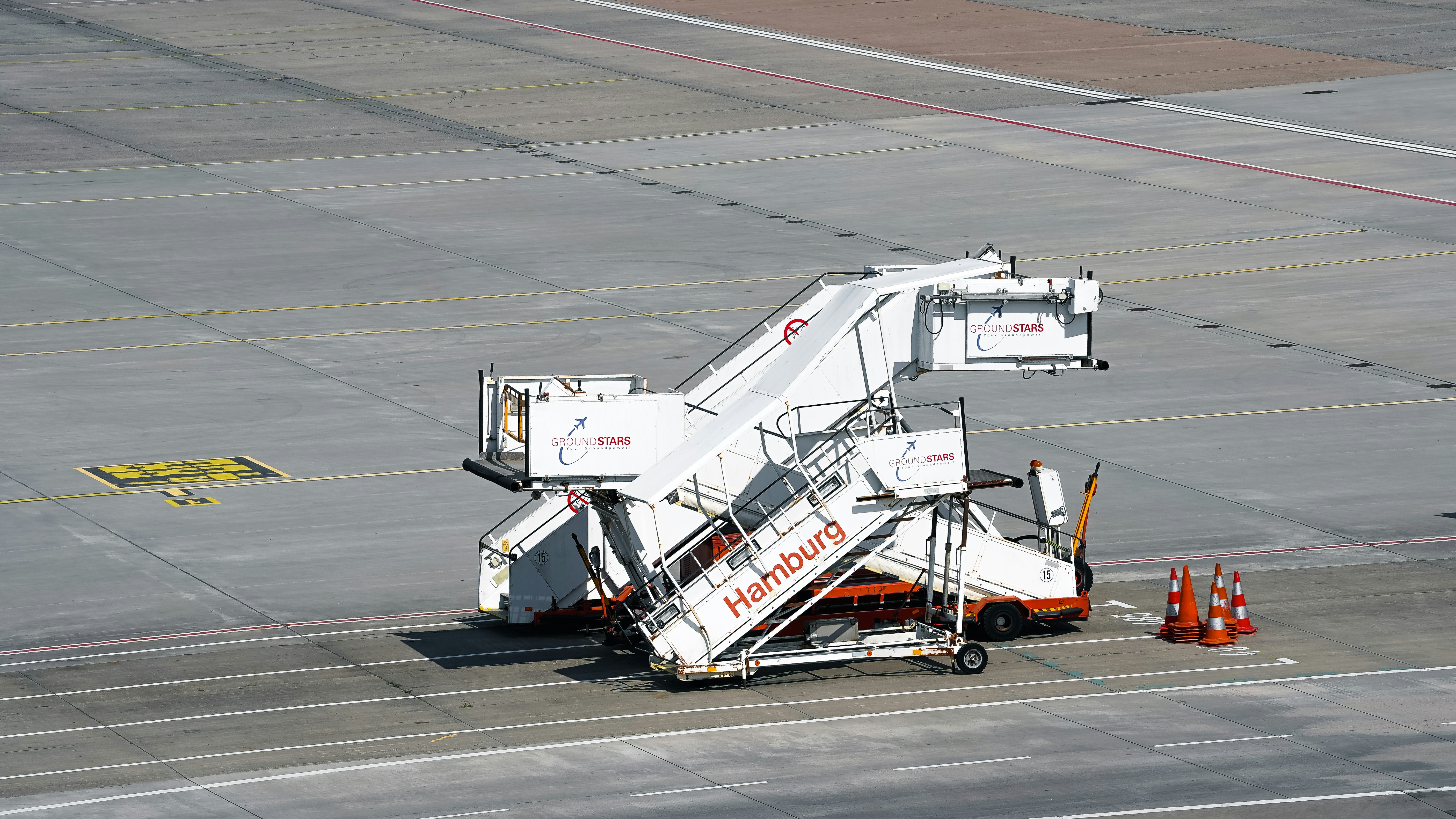 Jet A Pass-Through: Mobile Jet Bridge Stands by the Gate
