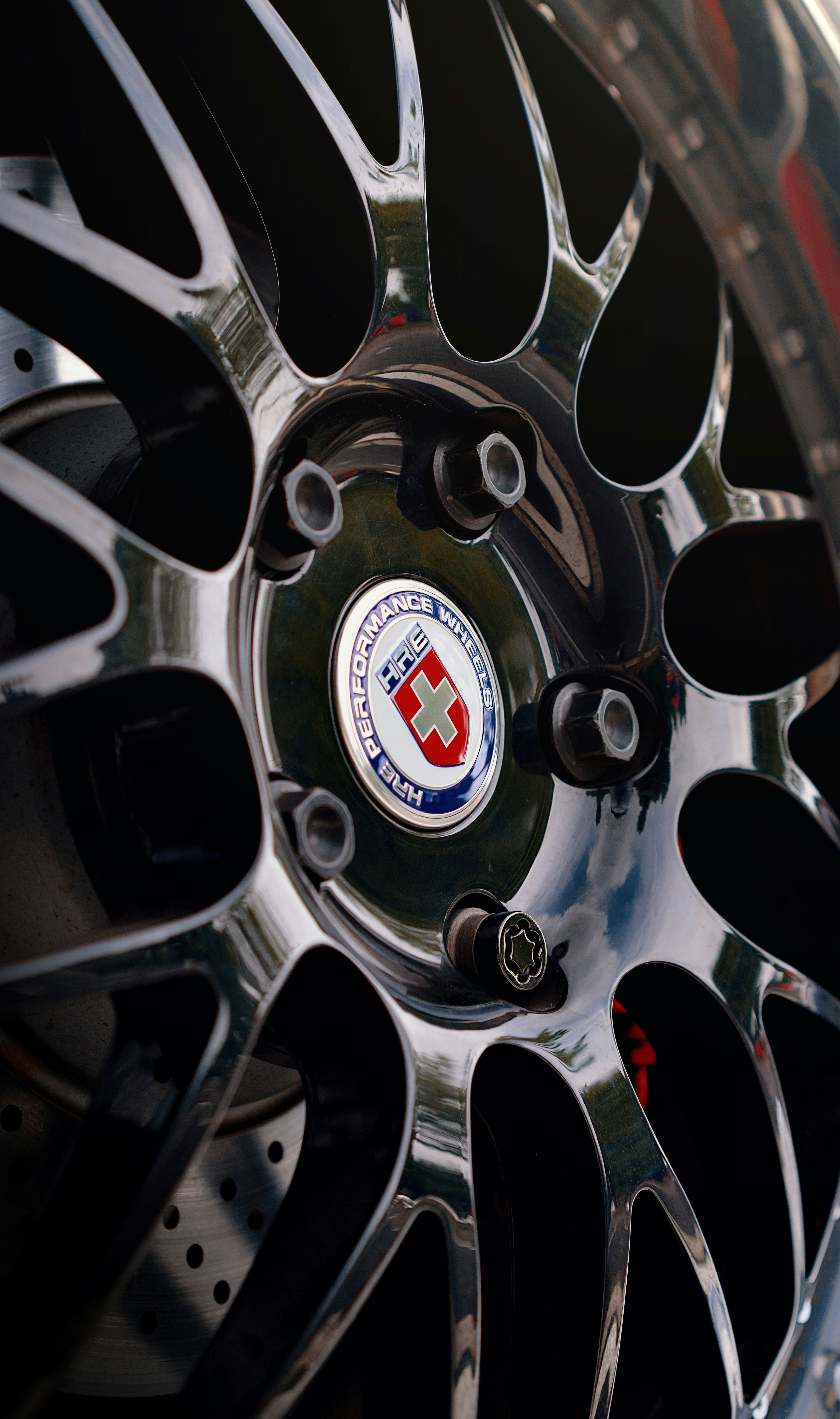 Chromed Wheel Constellation: A Close-Up on the Heart of a Performance Wheel