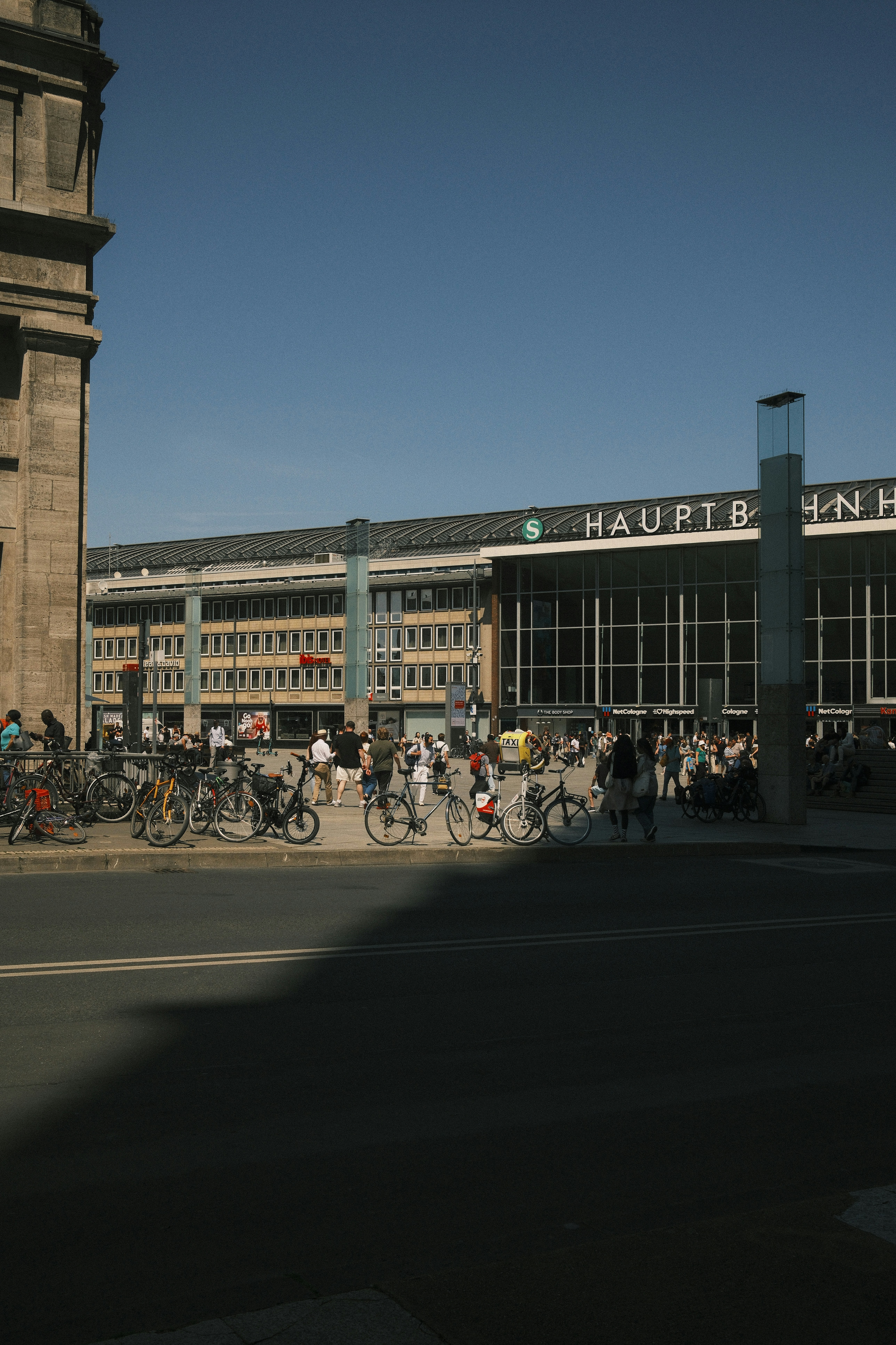 Bikes, Pedestrians, and the Glass Gate at Berlin's Hauptbahnhof