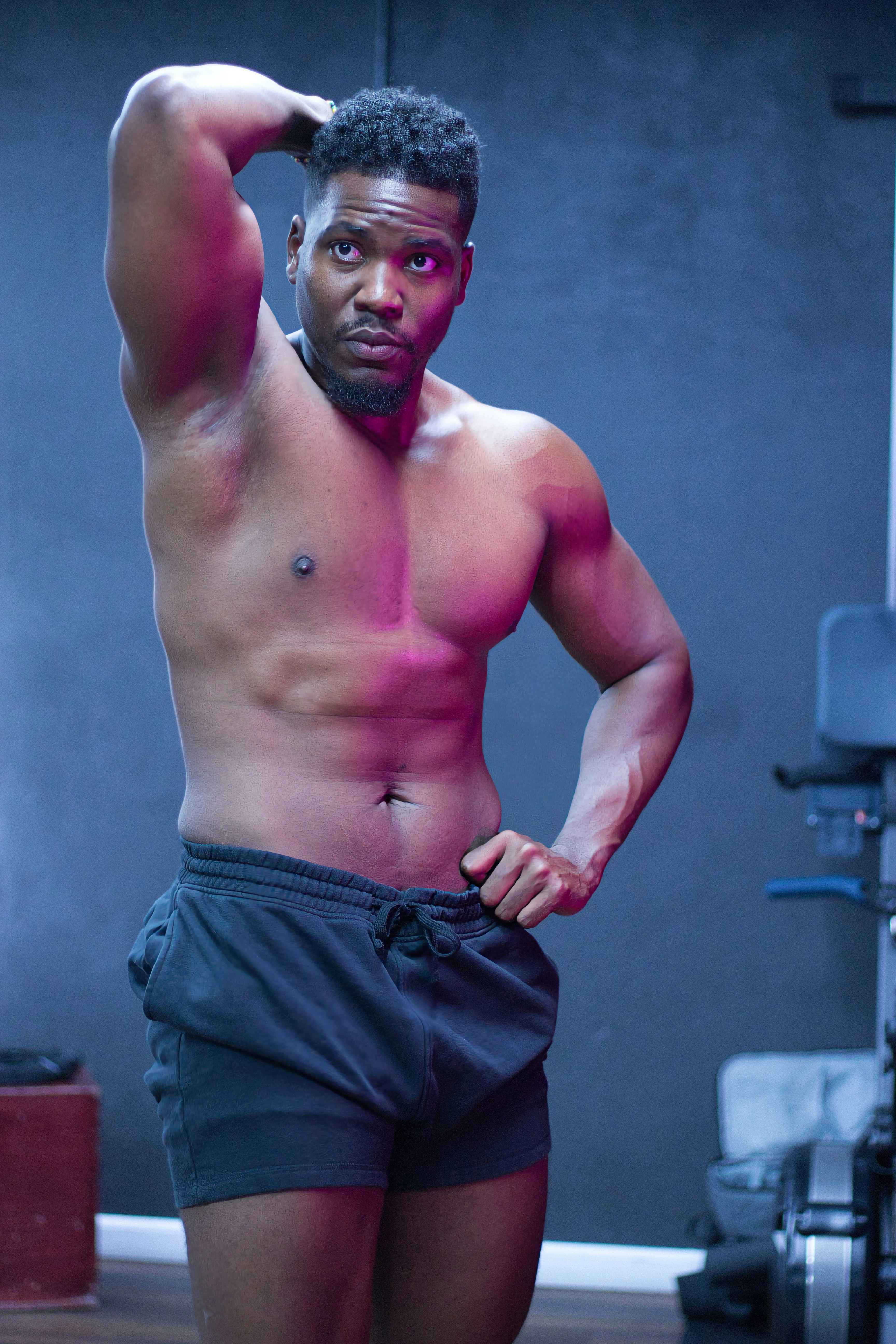 Muscular man poses for a photo. photo – Free Man Image on Unsplash