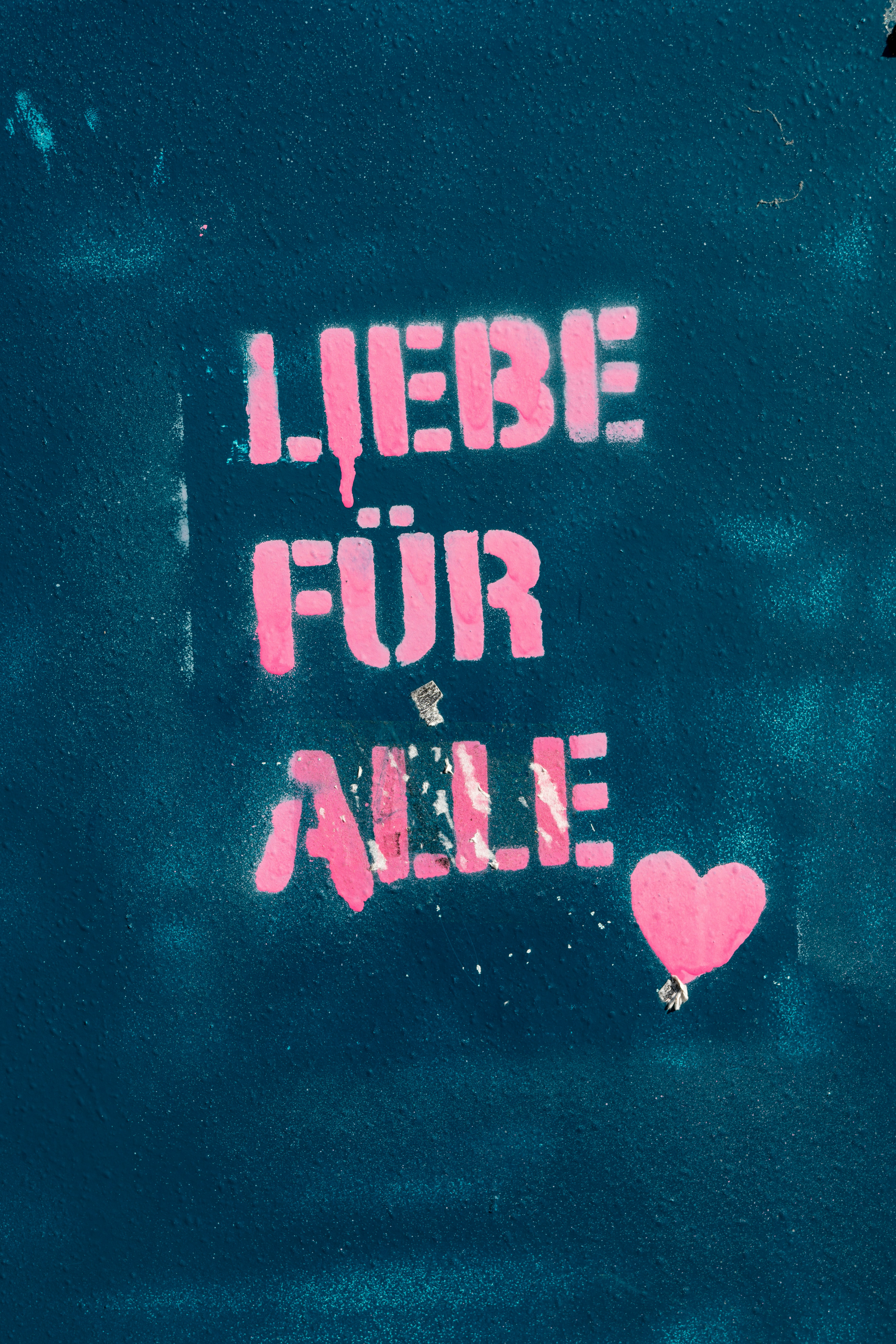 Liebe für alle (Love for everyone) | Love for everyone is written in german.