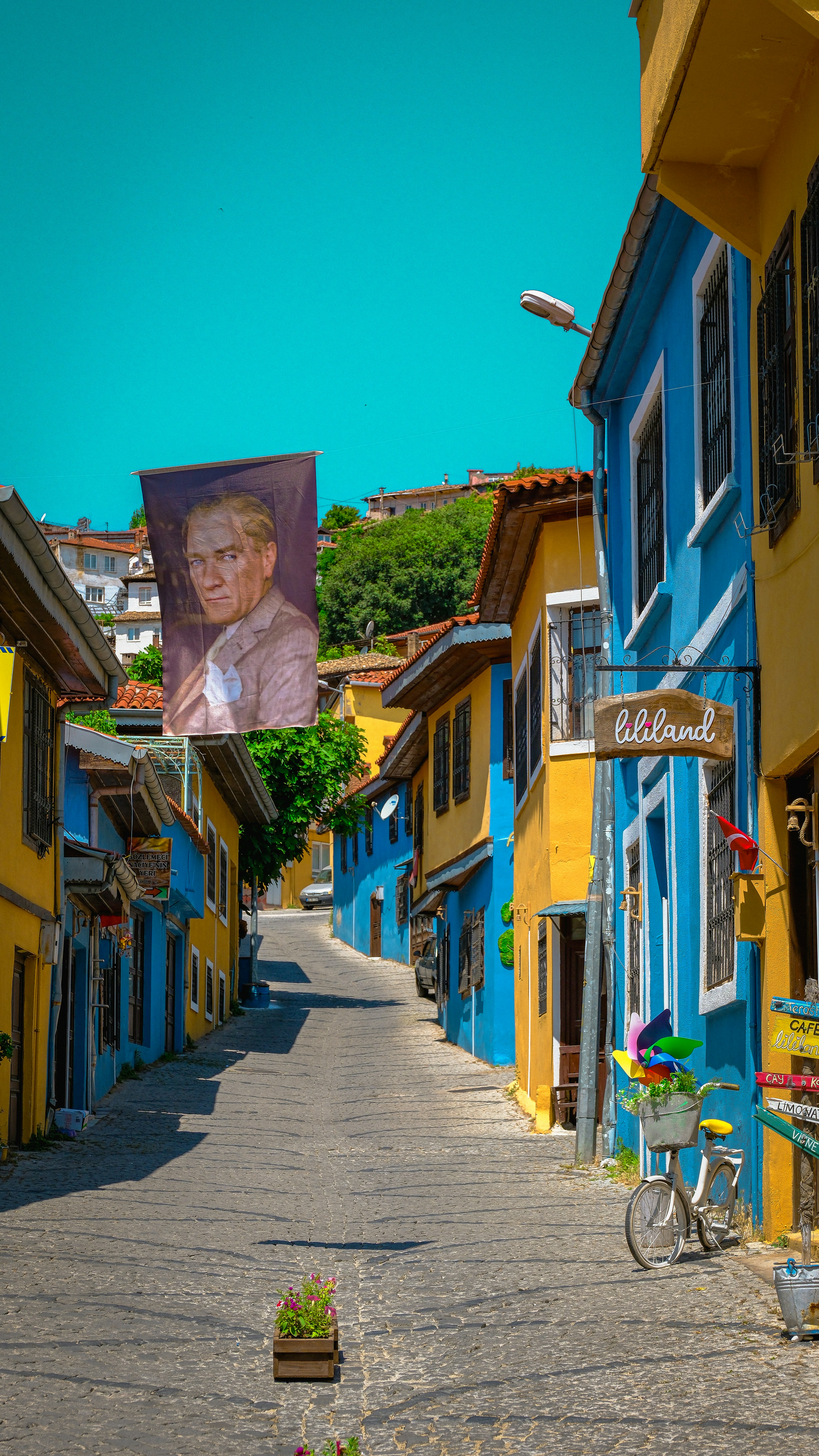 Vibrant Rua das Cores: A Sunlit Alley Framed by Bright Facades